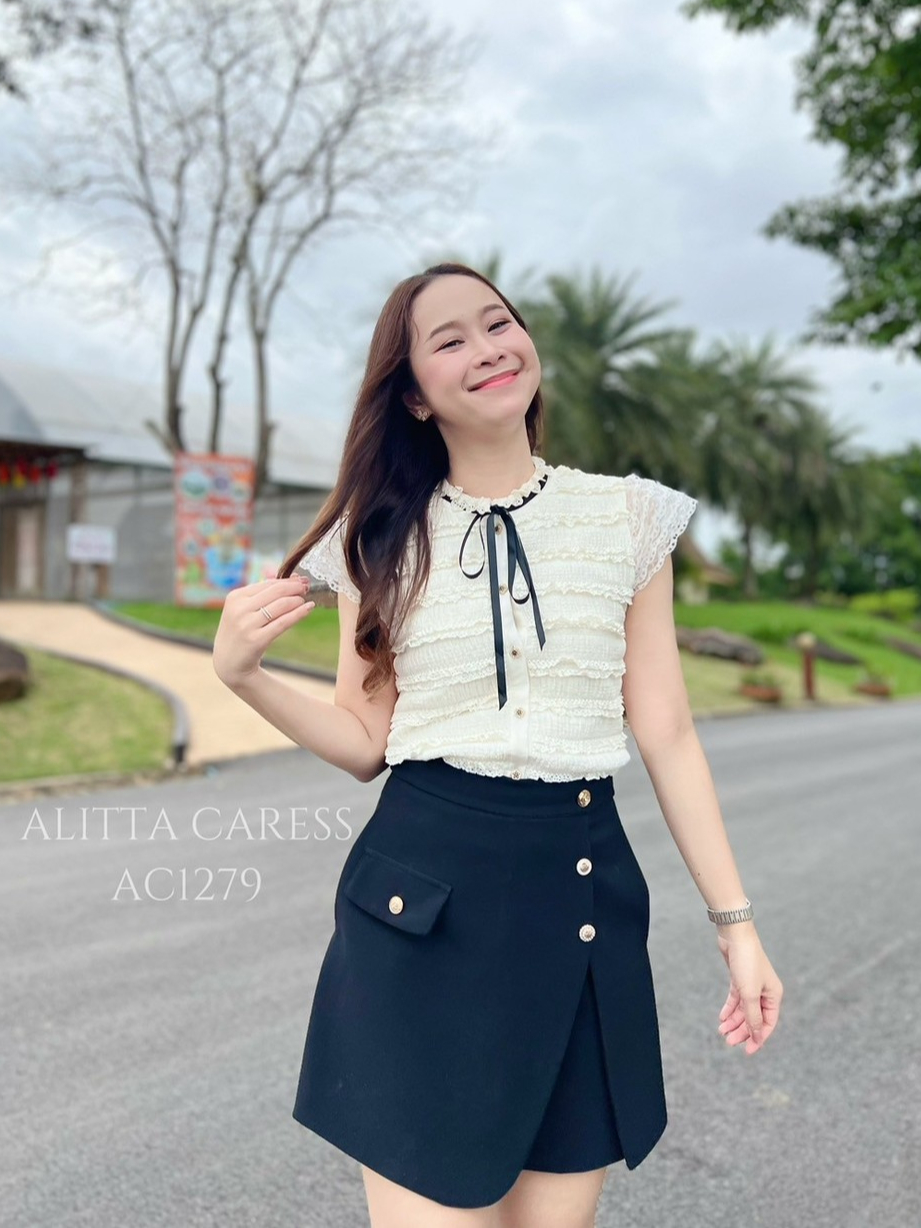 ALITTA CARESS : AC1279 เสื้อสีครีมเเขนระบาย ปกเเต่งลูกไม้เสริมโบว์สีดำ ...
