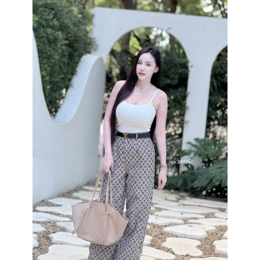 Phapassz - เซต3ชิ้น สายเดี่ยวเสริมฟองน้ำแต่งอะไหล่ มาพร้อมกางเกงขายาวลายหลุยส์กระเป๋า2ข้างสม้อค ...