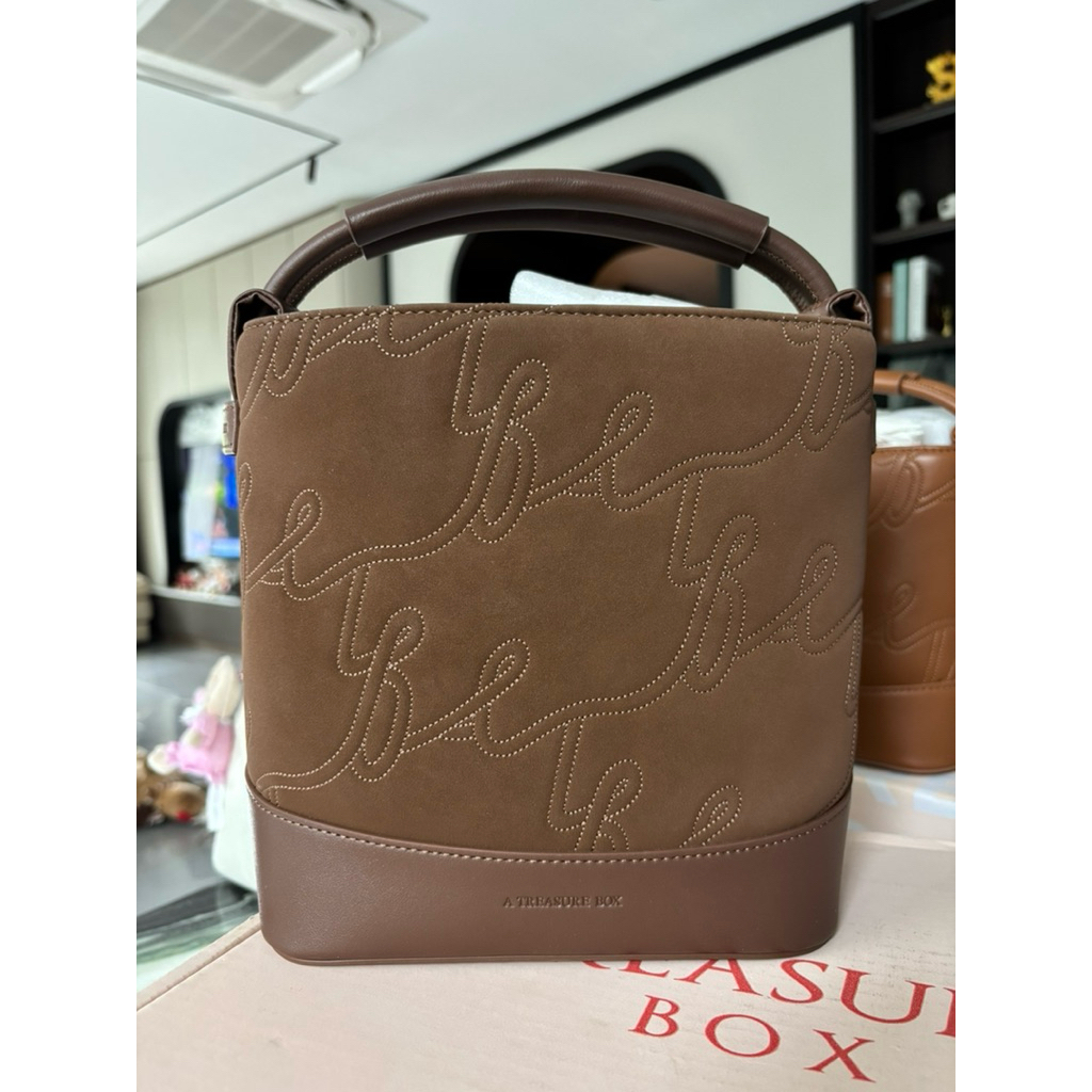 Atreasure Box อปกครบ ของแท้ ซีลด้านข้างยังอยู่ ใช้น้อย | Shopee Thailand