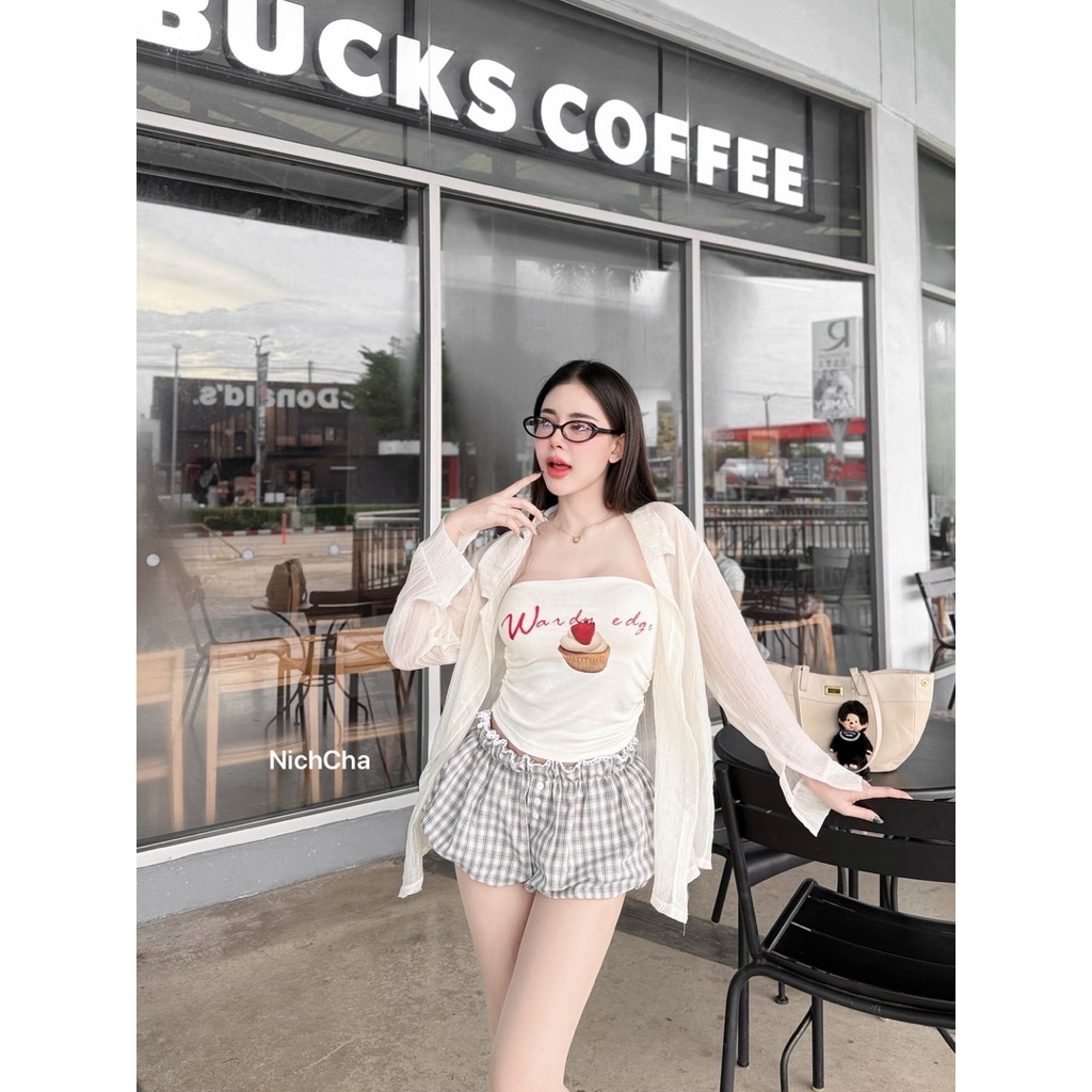 Phapassz - Set3ชิ้น เกาะอกย่นข้างสกีนคัพเค้ก กางเกงบอลลูนเอวต่ำลายสก็อต เชิ้ตคลุมแขนยาวขาวพริ้วๆ ...