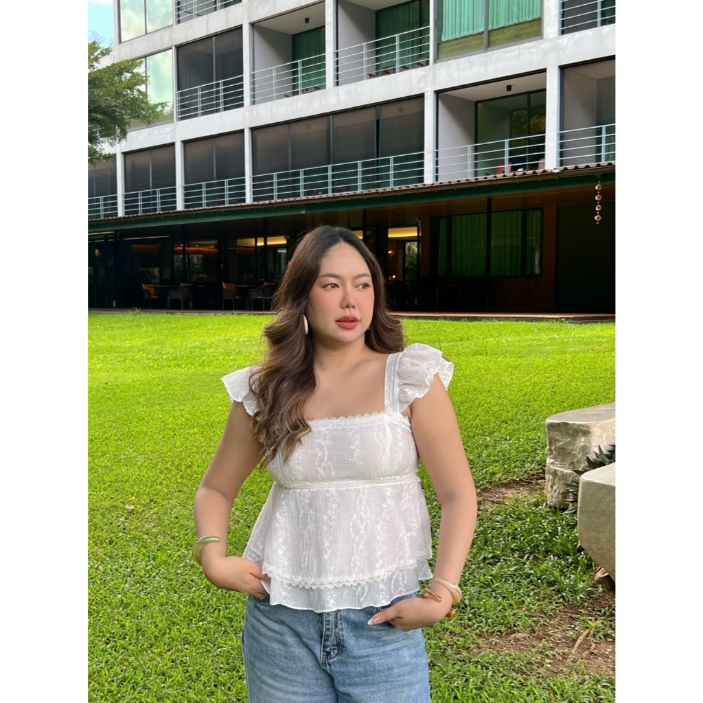 Lacey Top เสื้อสายเดี่ยวผ้าฉลุแต่งระบาย ที่โคตรจะน่ารักละมุนเกินต้าน ...
