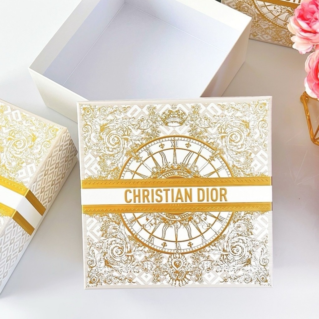 กล่องของขวัญ Dior Christmas Box Limited Collection 2024 | Shopee Thailand