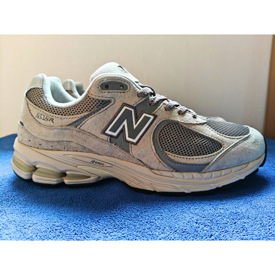 รองเท้ามือสอง New Balance 2002R (ML2002RC) ของแท้ ไซส์ 9.5US / 43 / 27 ...