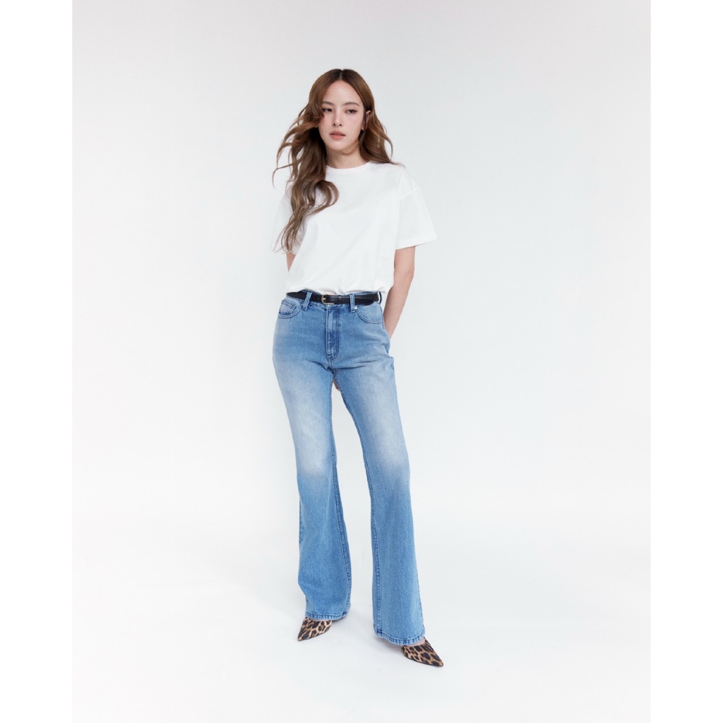 AIMER - High Rise Bootcut Jeans กางเกงยีนส์ทรงบูทคัท เอวสูง | Shopee ...