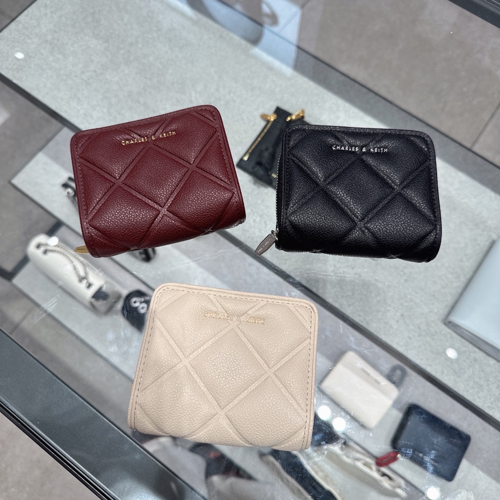 CHARLES＆KEITH ตัวแทนจัดซื้อของแท้CK6-10701345กระเป๋าสตางค์ คลิปเงิน ซอง ...