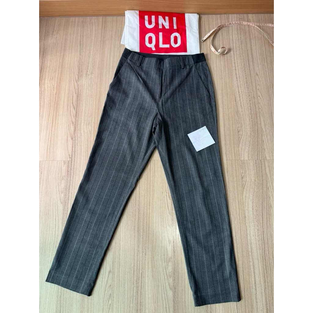 U-407 Uniqlo กางเกงขายาวสีเทาลายตรงมือ2️⃣สภาพสวย เอ 26 ถึง 28 นิ้ว ...