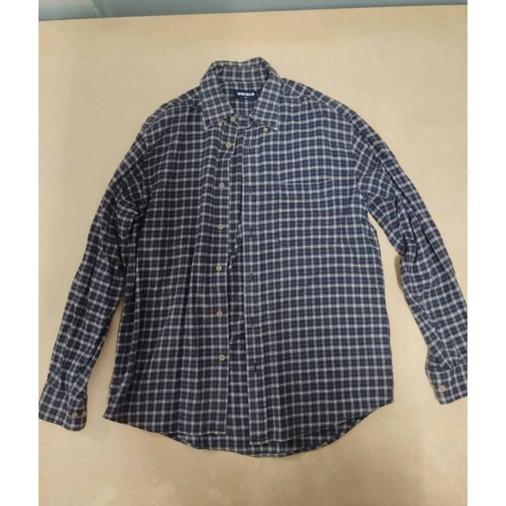 เสื้อเชิ้ตแขนยาวuniqloไซส์ M มือสองสภาพดี | Shopee Thailand