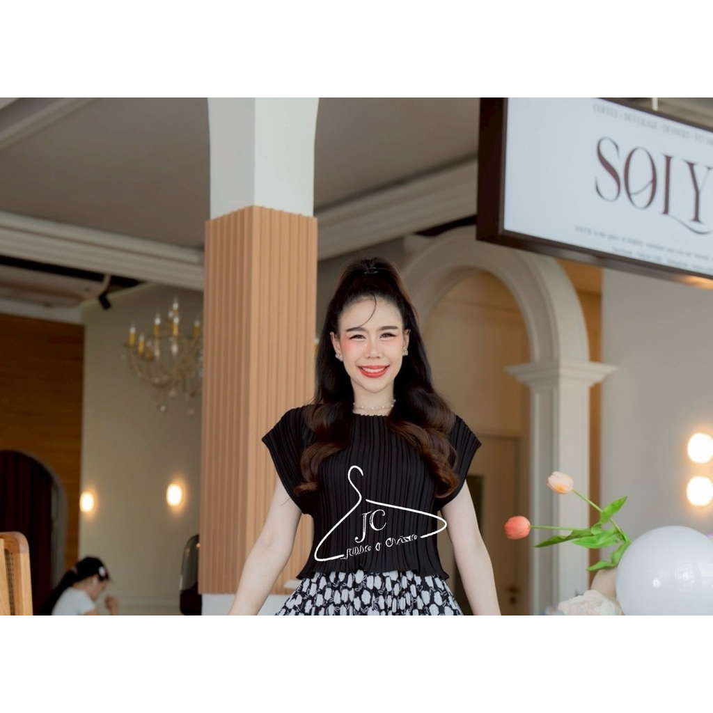 Jubbie&Chrissie : เสื้อครอปสีพื้นแขนล้ำ อก Freesize ยาว 19 นิ้ว crop ...