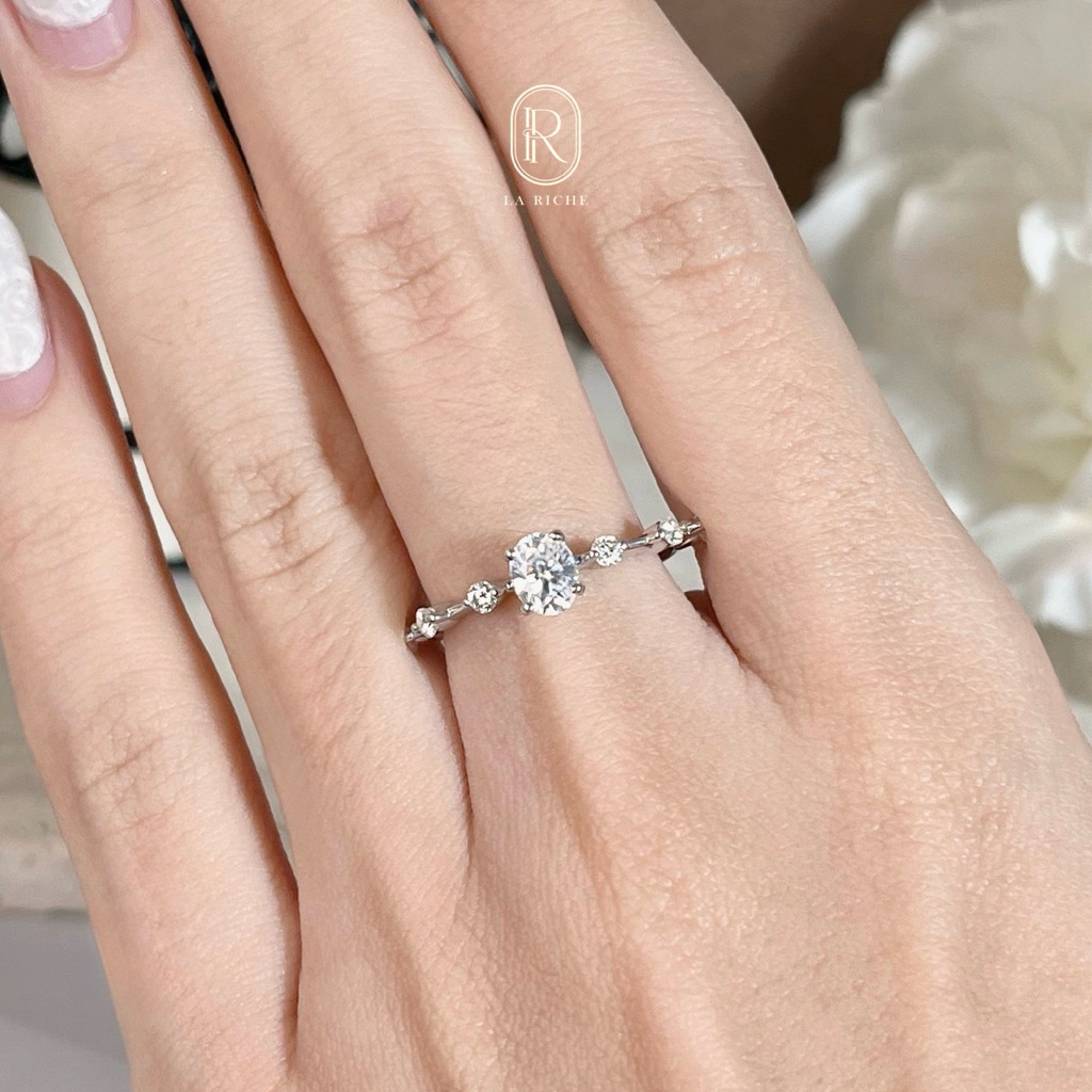Elysia Ring แหวนอัญมณีคุณภาพสูงเทียบเท่าเพชรแท้ (ไม่ใช่CZ) ตัวเรือนเงิน ...