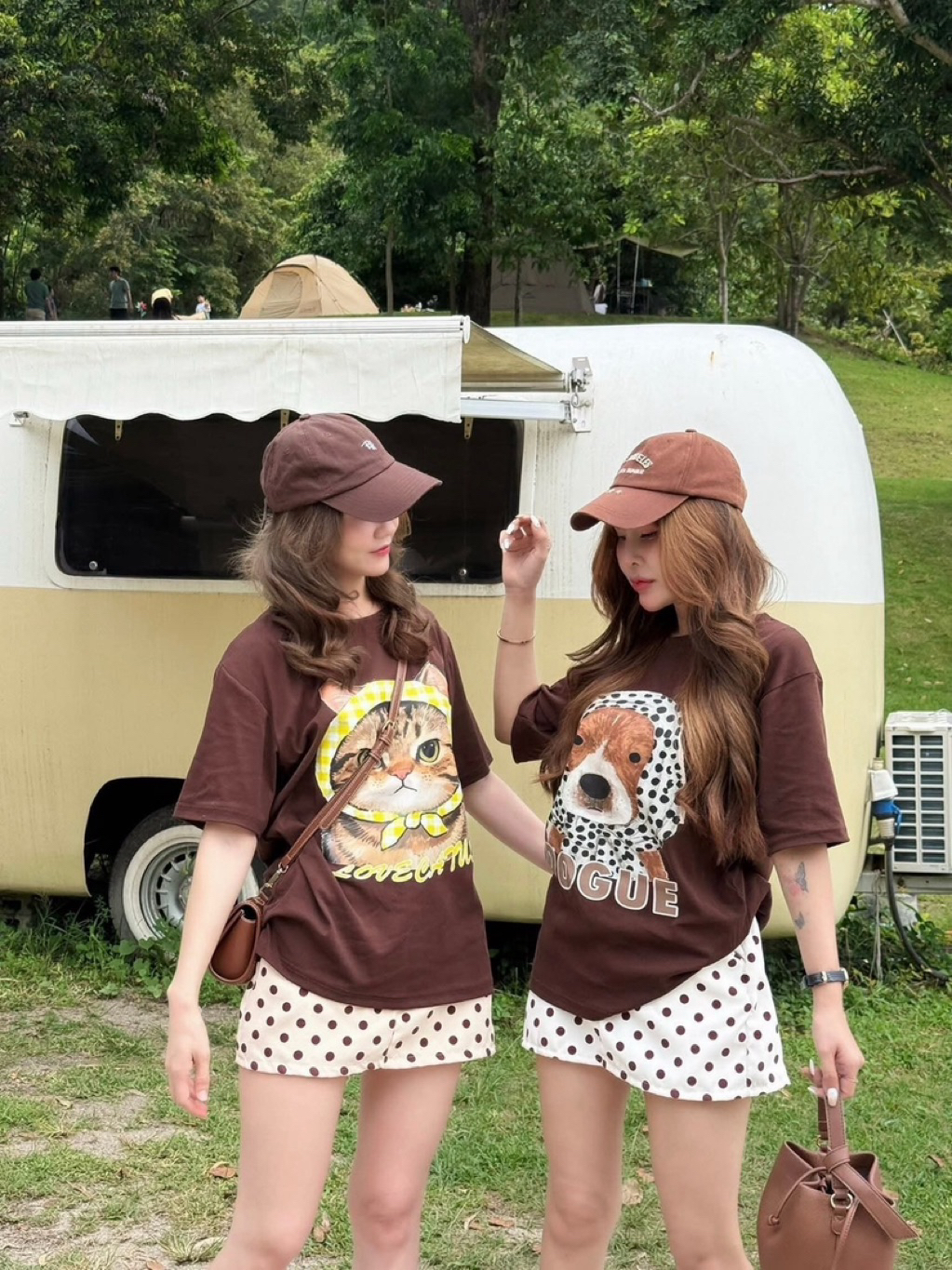 #Nicha Polkadot โทนน้ำตาล Set2ชิ้น เสื้อยืดผ้ายูนิโคล่+Cotton สกรีนลาย กระโปรงซิปหน้า กระเป๋าสม ...