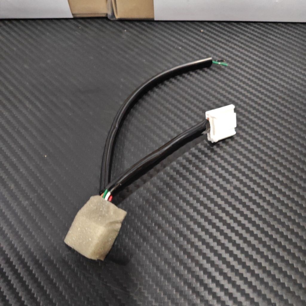 ปลั๊กวาย socket สำหรับดึงไฟหรี่และกาวน์ revo fortuner ที่มีสวิตซ์ P ...