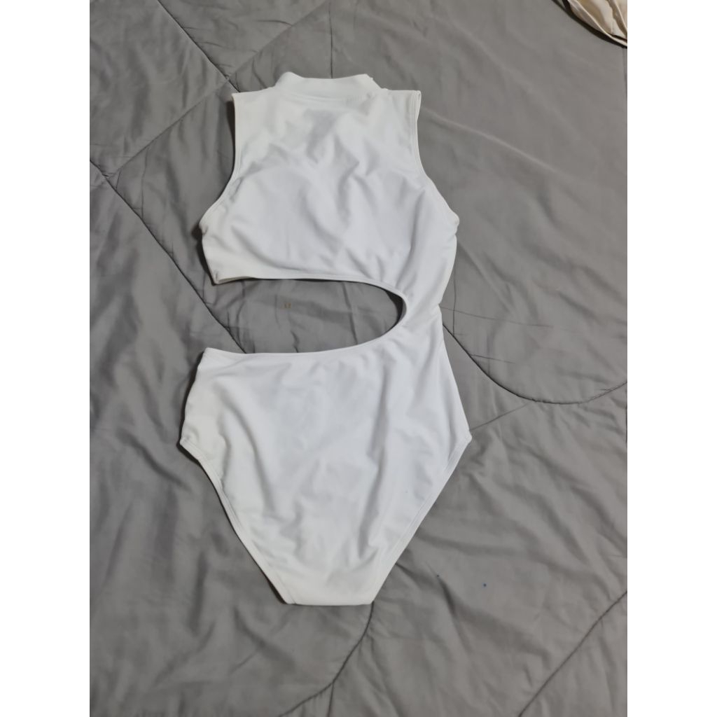 purli PURE WHITE CONCAVE WAIST 1 ครั้ง ป้ายm | Shopee Thailand