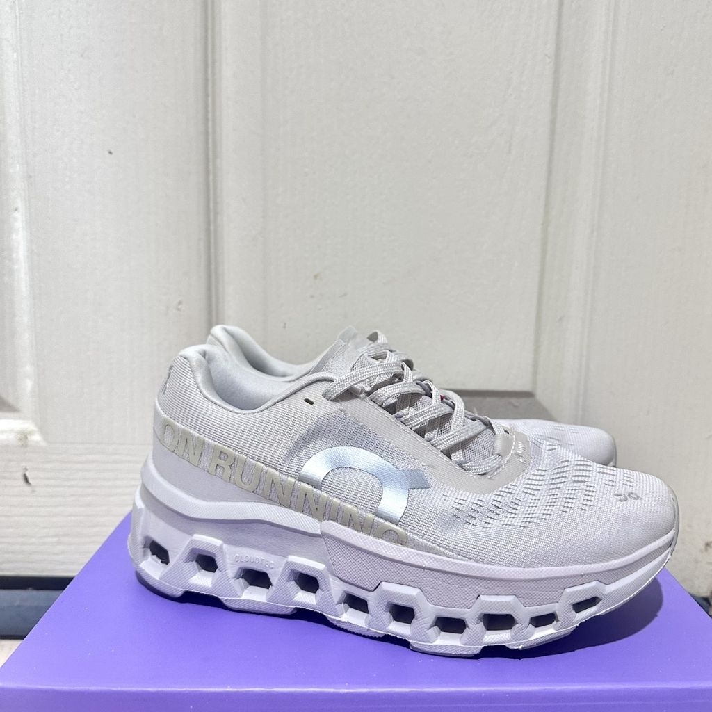 On cloud 37/23 มือสอง | Shopee Thailand