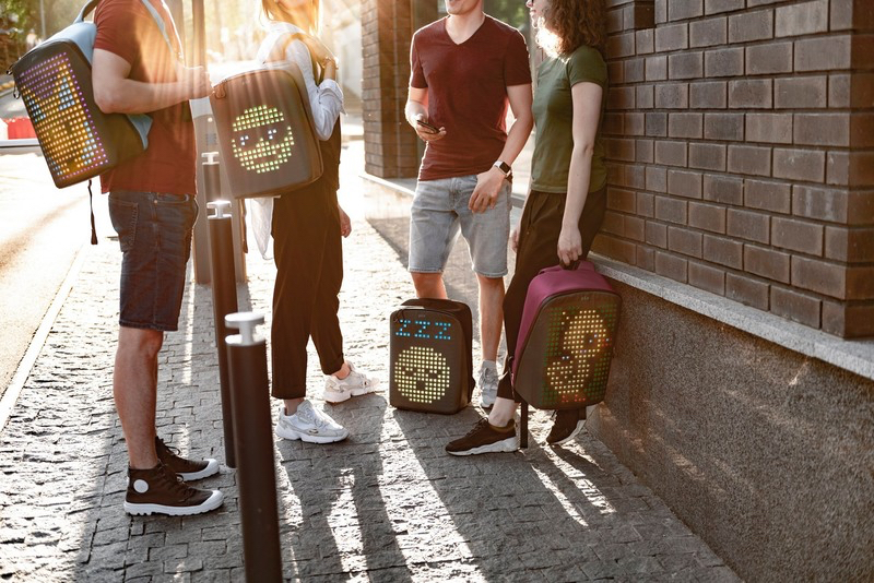Pix Backpack กระเป๋า เป้ กันน้ำ พร้อมไฟ LED Create เองได้ บน App IOS ...
