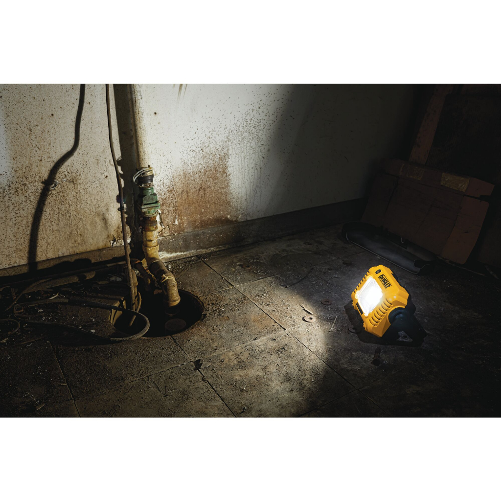 DEWALT รุ่น DCL077-XJ ไฟฉาย ไฟสปอร์ตไลท์ LED ไร้สาย 12V/18V (เฉพาะตัว ...