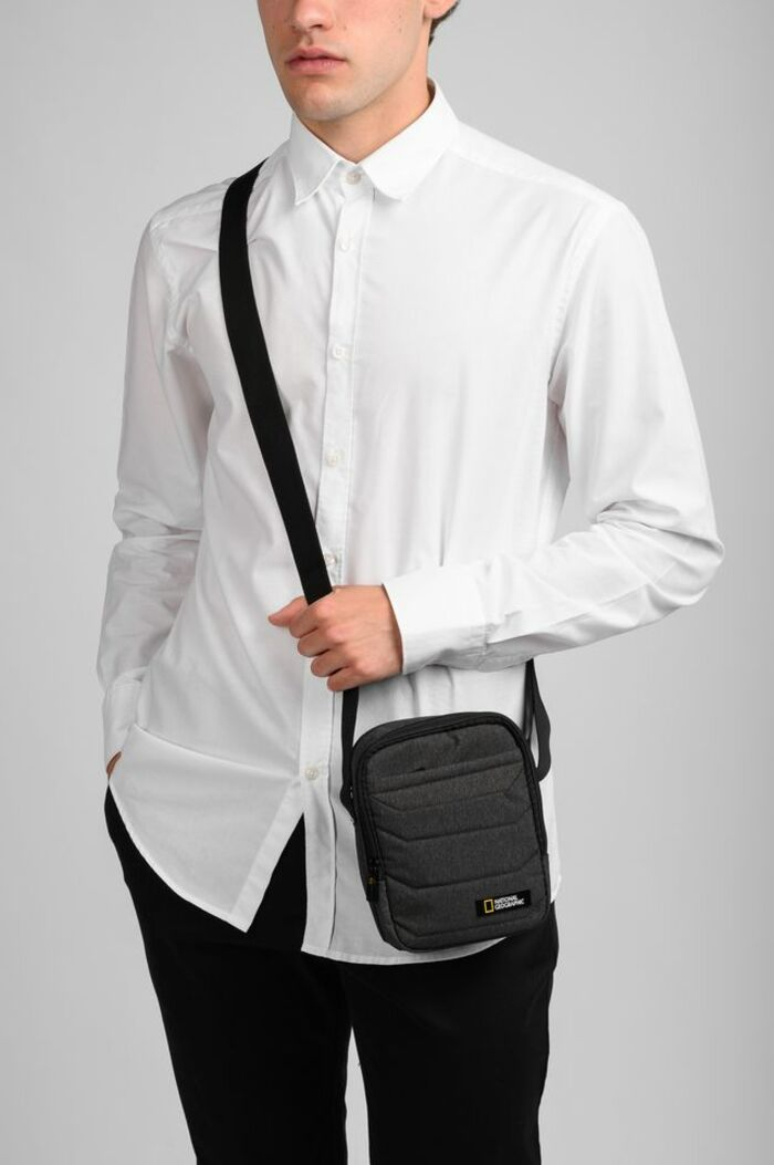 NATIONAL GEOGRAPHIC Small Utility Bag Black (N00701) กระเป๋าสะพายข้าง ...