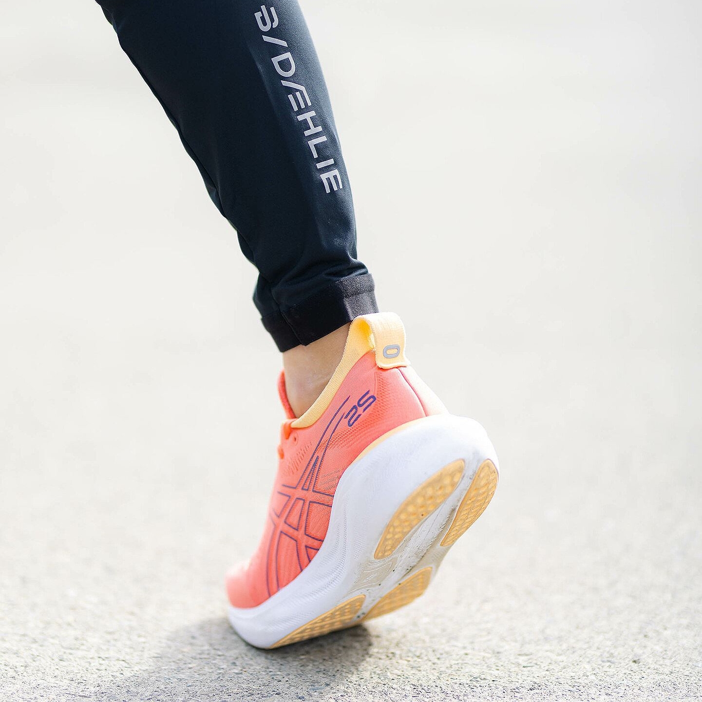 Asics รองเท้าวิ่งผู้หญิง Gel-Nimbus 25 (D) Wide (3สี) | Shopee Thailand