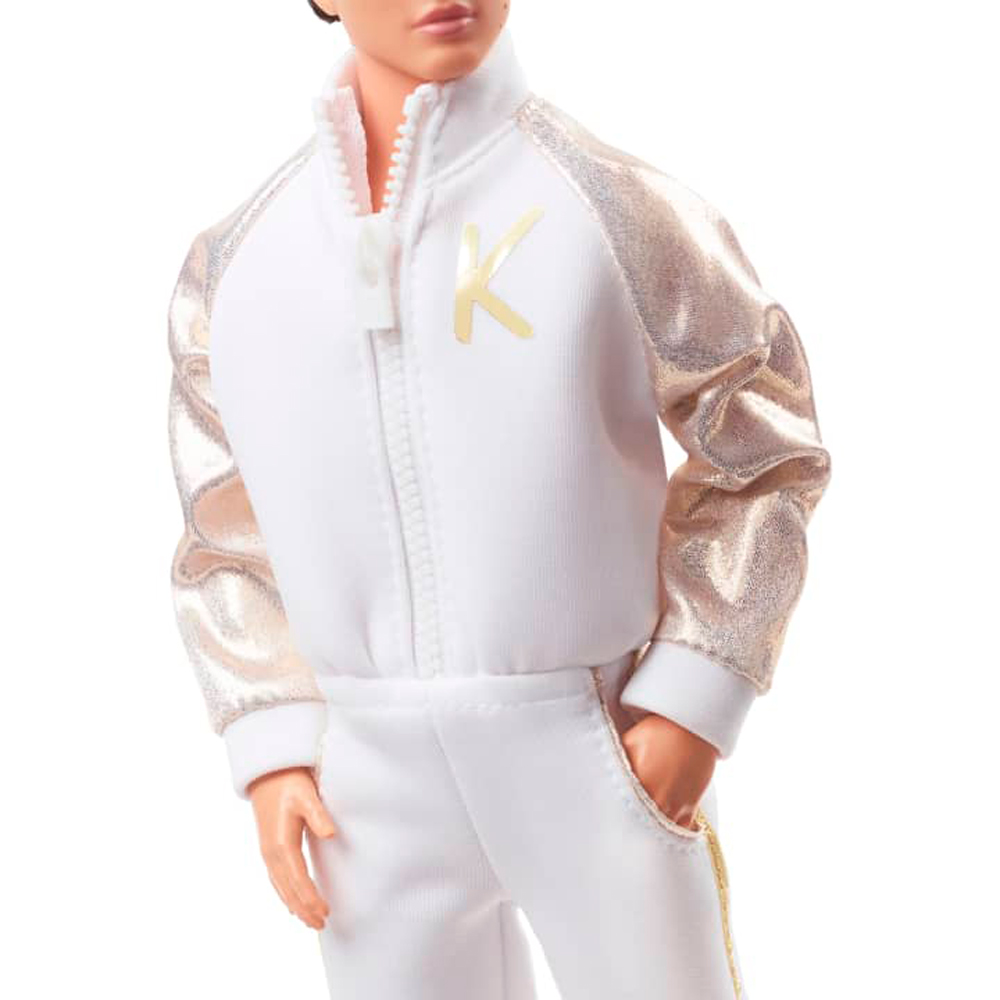 [BBTM] Barbie The Movie Ken Doll ตุ๊กตา เคน สวมชุดวอร์มสีขาว HPK04 ...