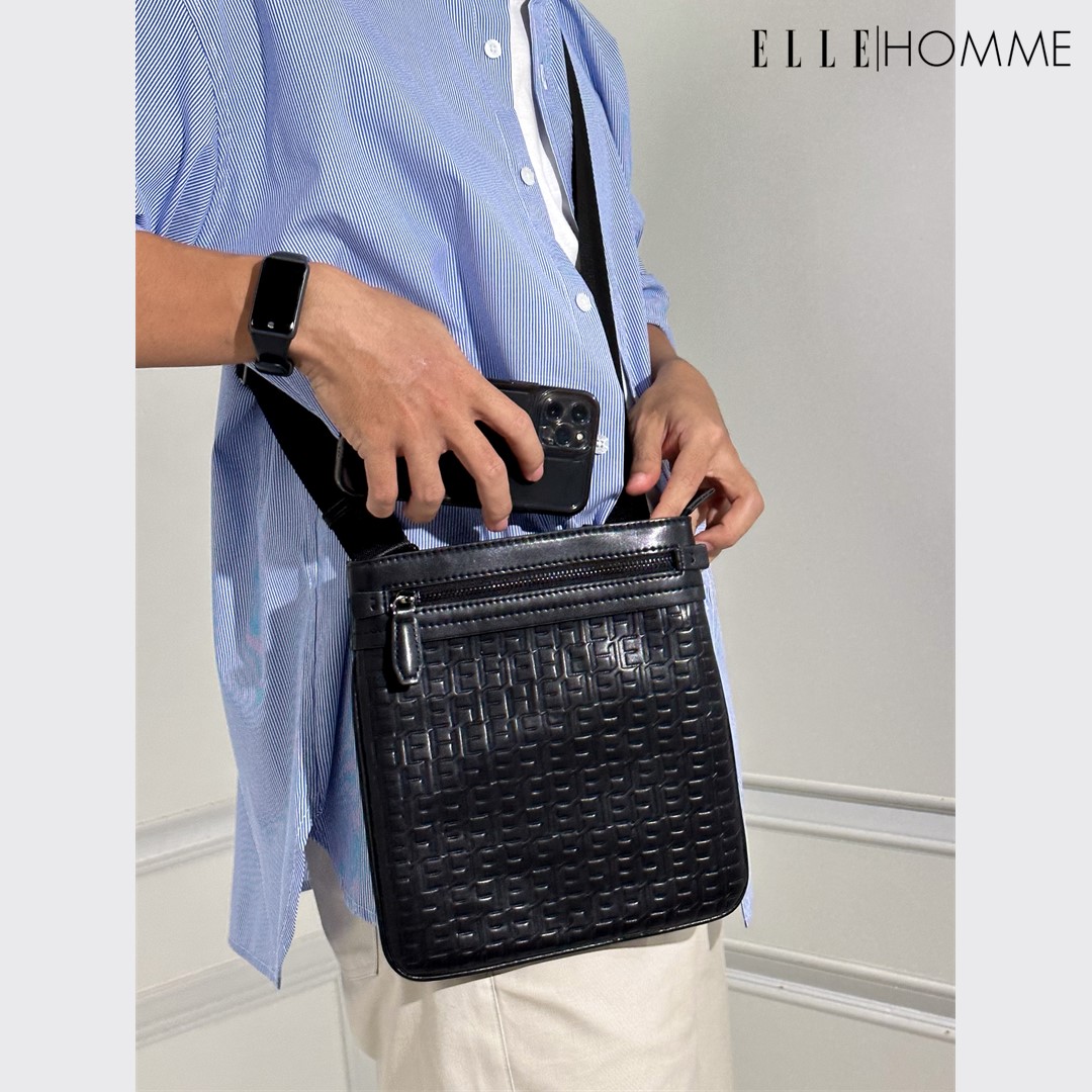 ELLE HOMME I กระเป๋าทรง Clutch สไตล์ modern อัดลายโลโก้ Elle Homme ...