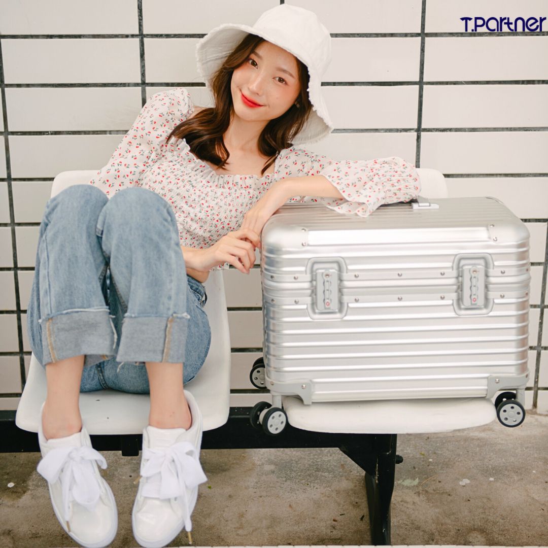 [รับประกัน3ปี] Tpartner กระเป๋าเดินทางล้อลากวัสดุอลูมิเนียมแท้ทั้งใบทรงนักบินรุุ่น Pilot ...