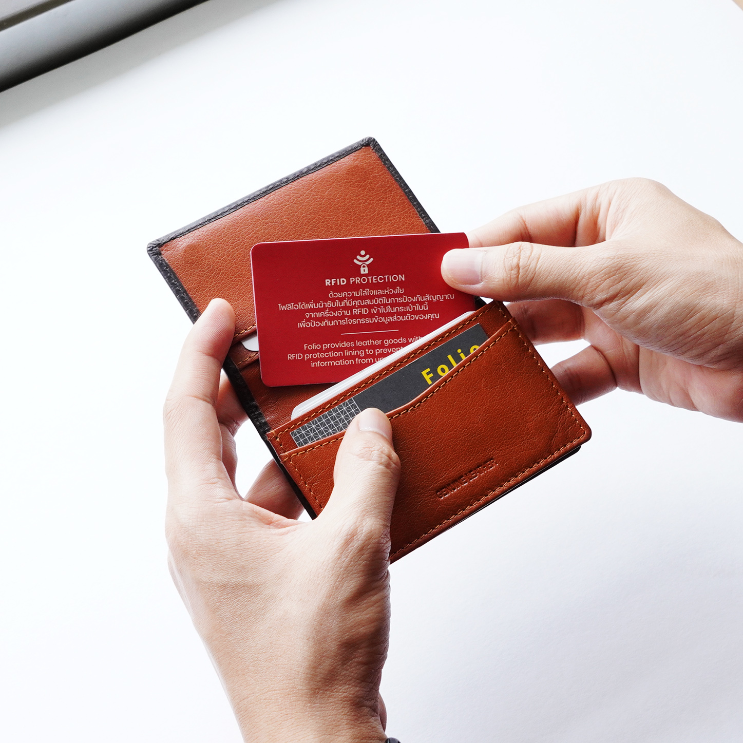 Folio : Tuff business card case (Two-Tone) กระเป๋าใส่บัตร หนังแท้ มี ...