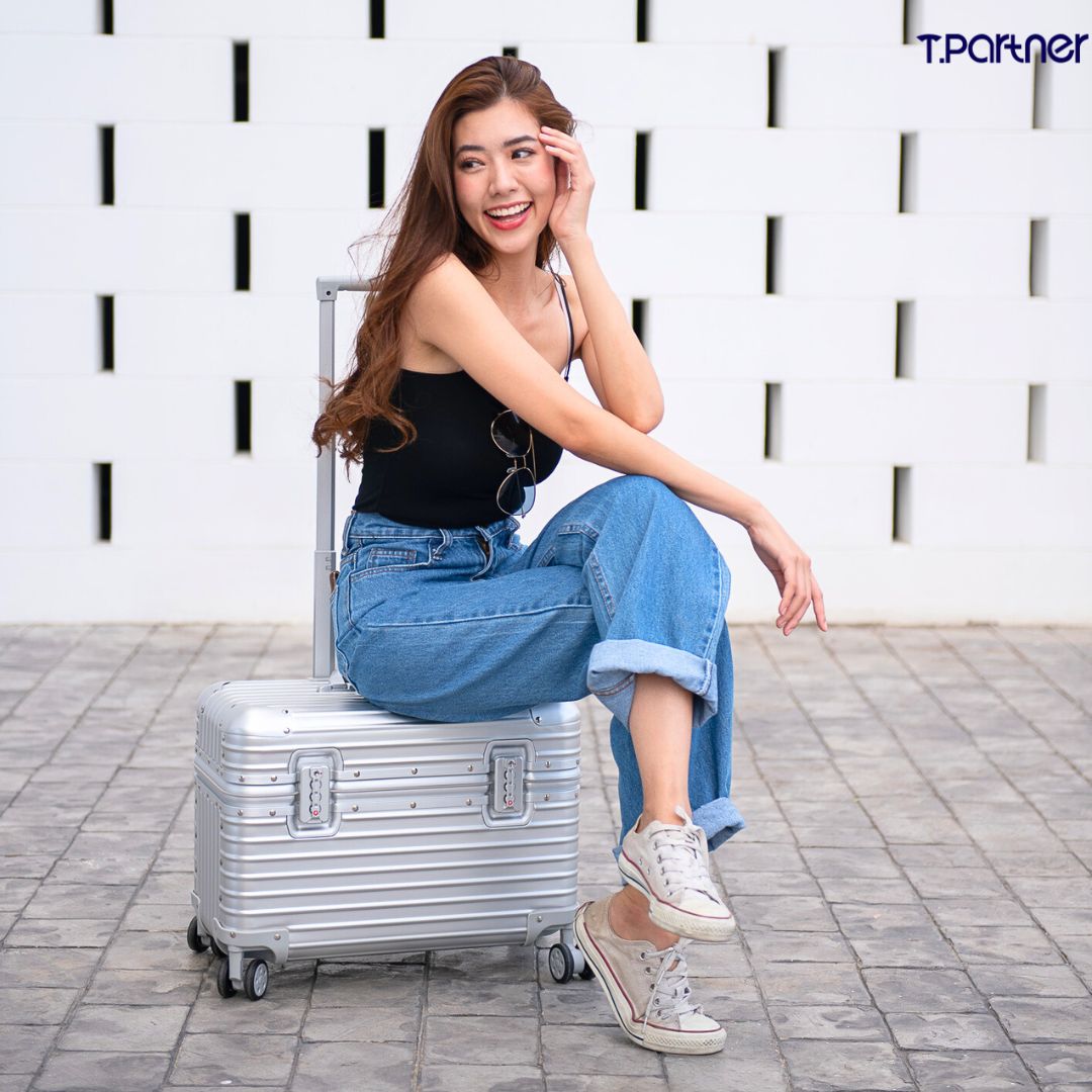 [รับประกัน3ปี] Tpartner กระเป๋าเดินทางล้อลากวัสดุอลูมิเนียมแท้ทั้งใบทรงนักบินรุุ่น Pilot ...