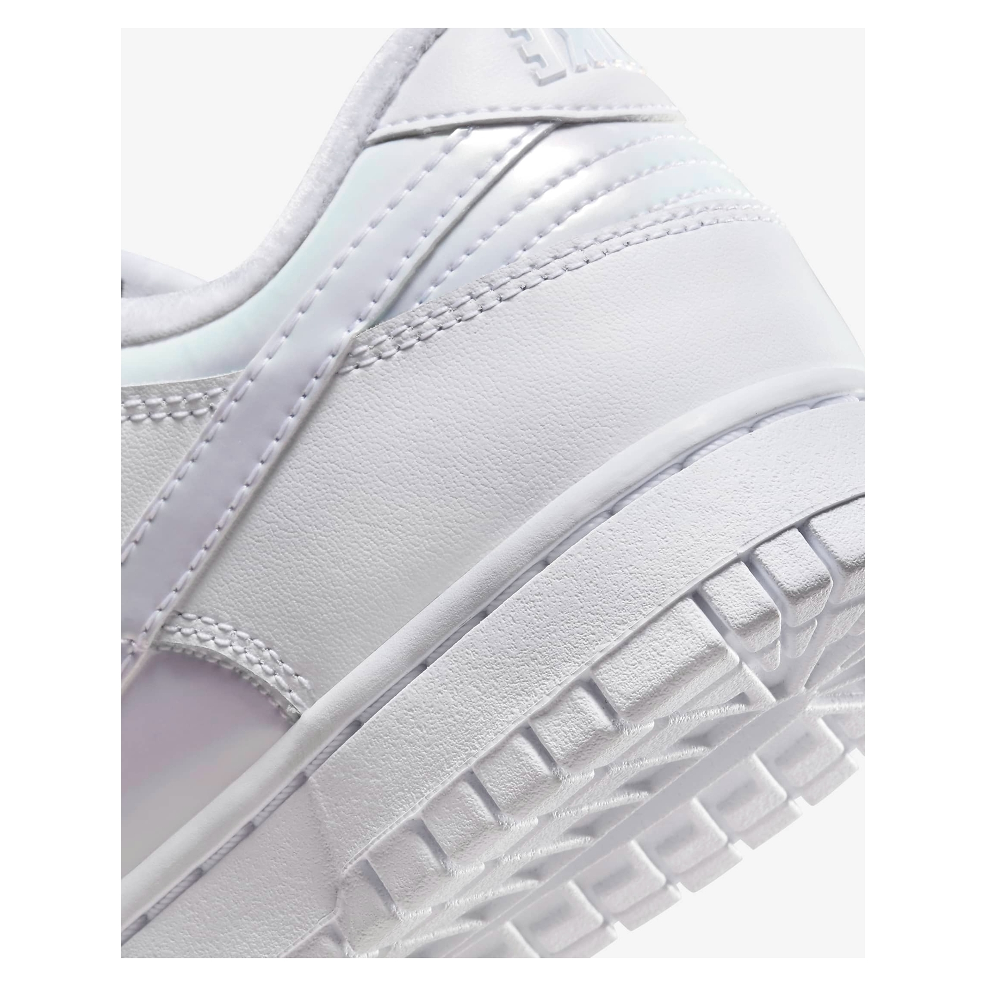 Nike รองเท้าผ้าใบผู้หญิง Dunk Low SE (2สี) | Shopee Thailand