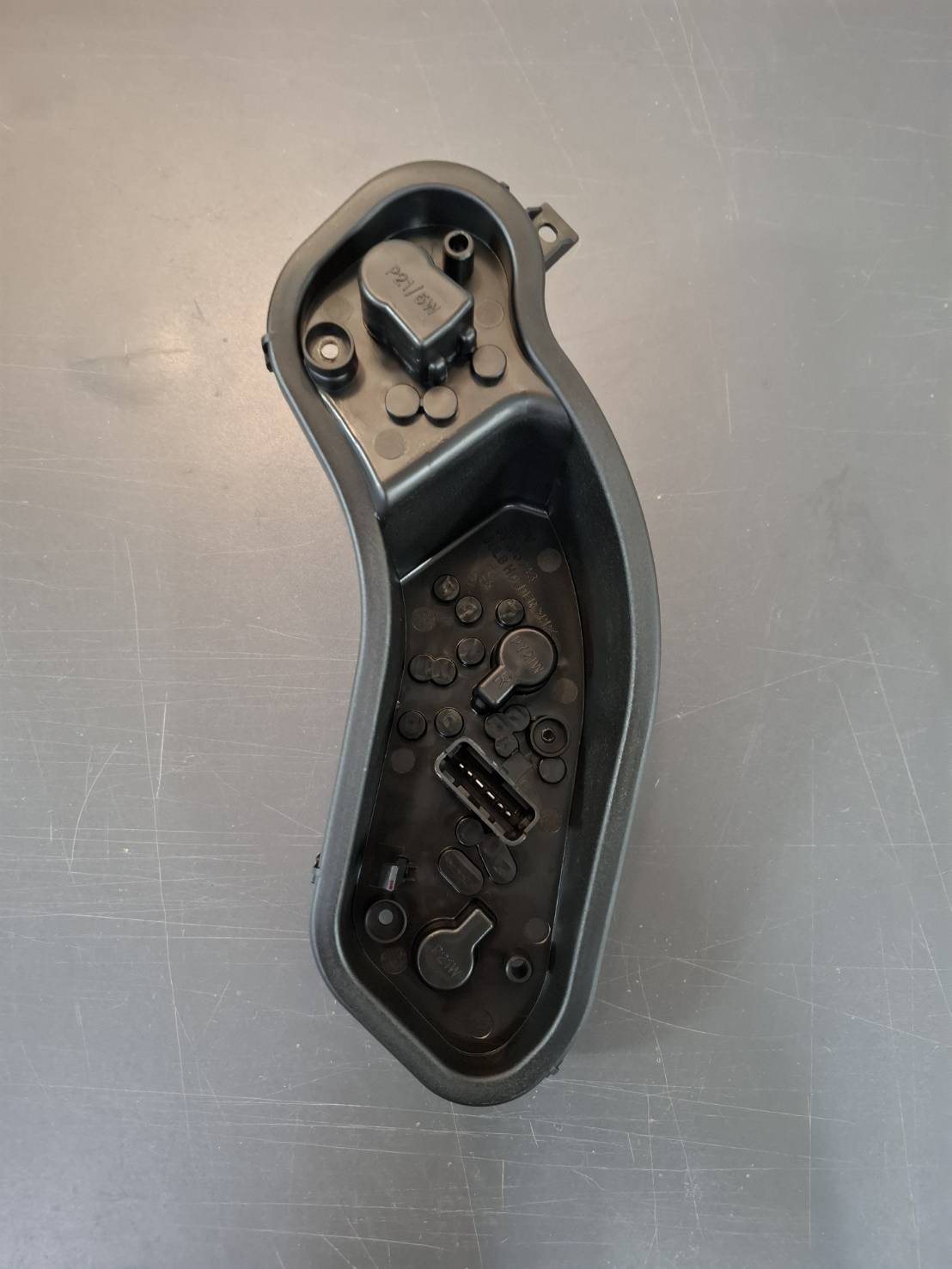 ขั้วไฟท้ายข้างขวา NISSAN ALMERA N17 26551-3AW0A | Shopee Thailand