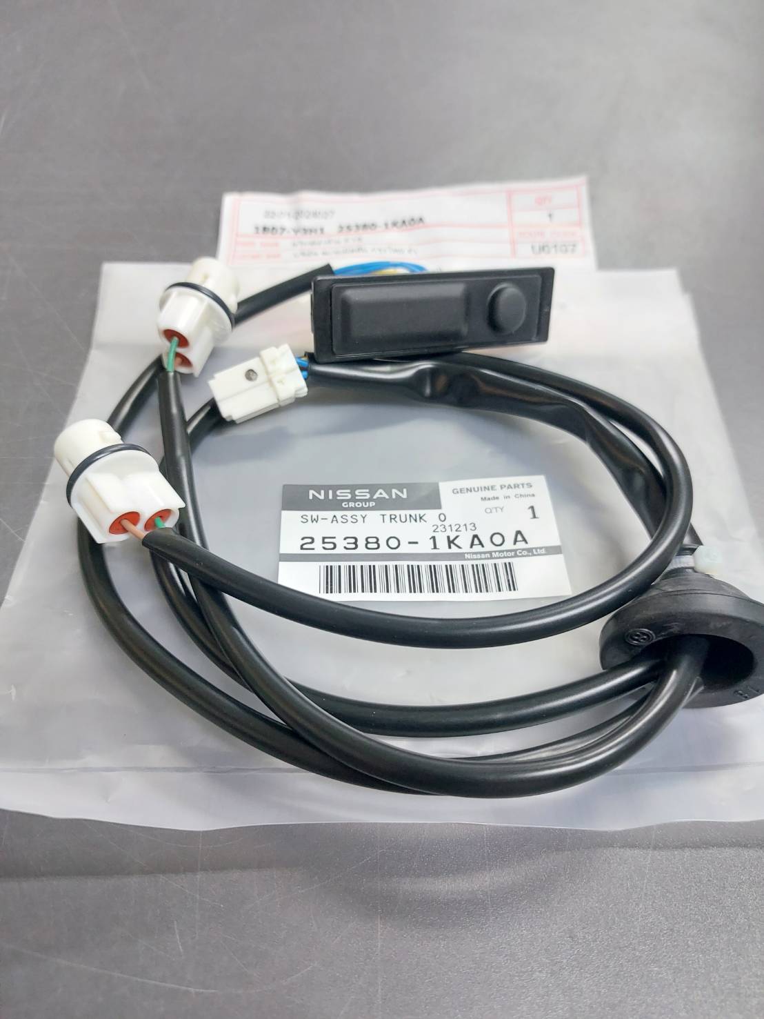 สวิทช์ฝากระโปรงท้าย NISSAN JUKE F15 25380-1KA0A | Shopee Thailand