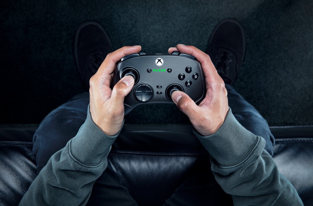Razer Wolverine V3 Pro Wireless Esports Controller for Xbox & PC (จอย ...