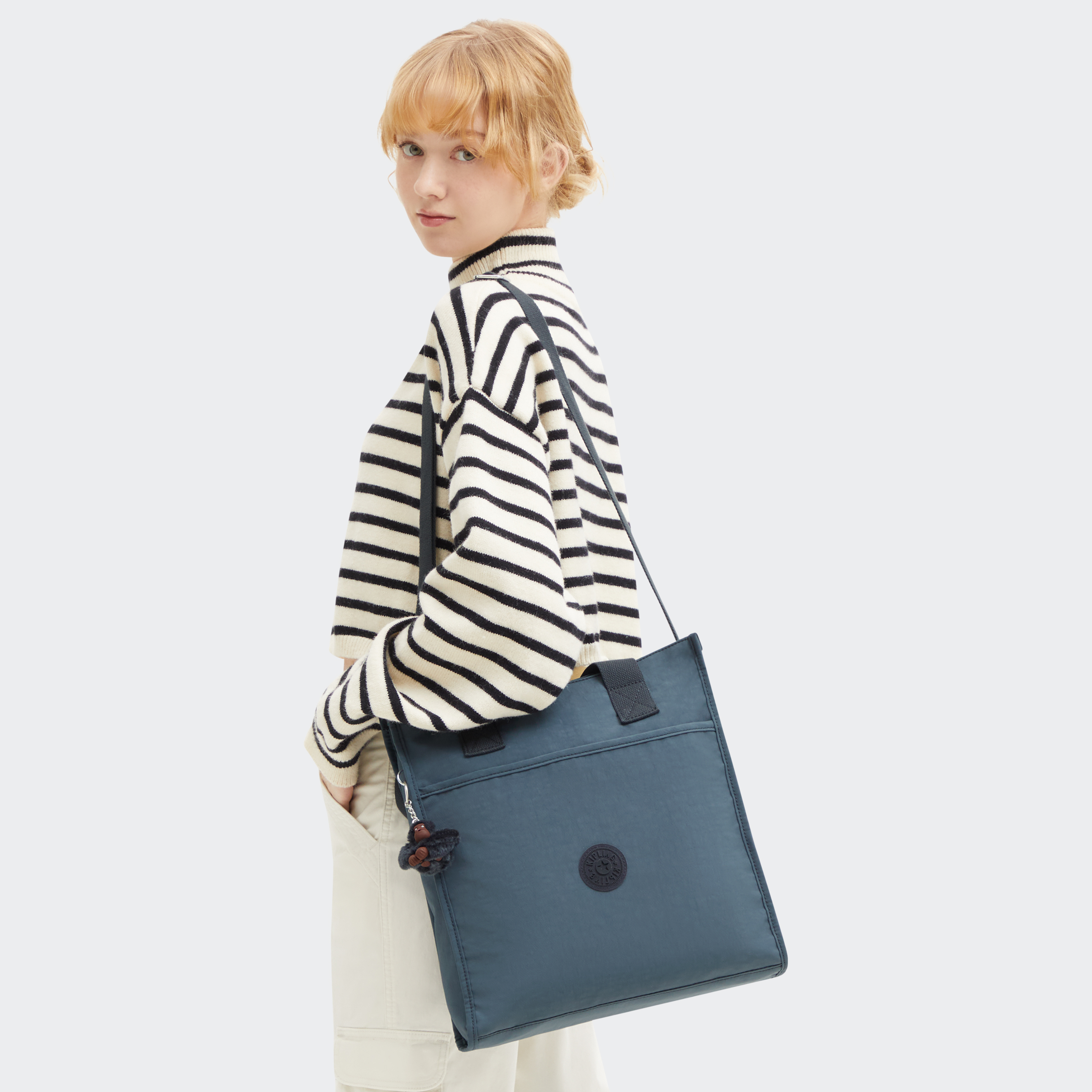 กระเป๋า Kipling รุ่น INARA L สี Noct Grey M | Shopee Thailand