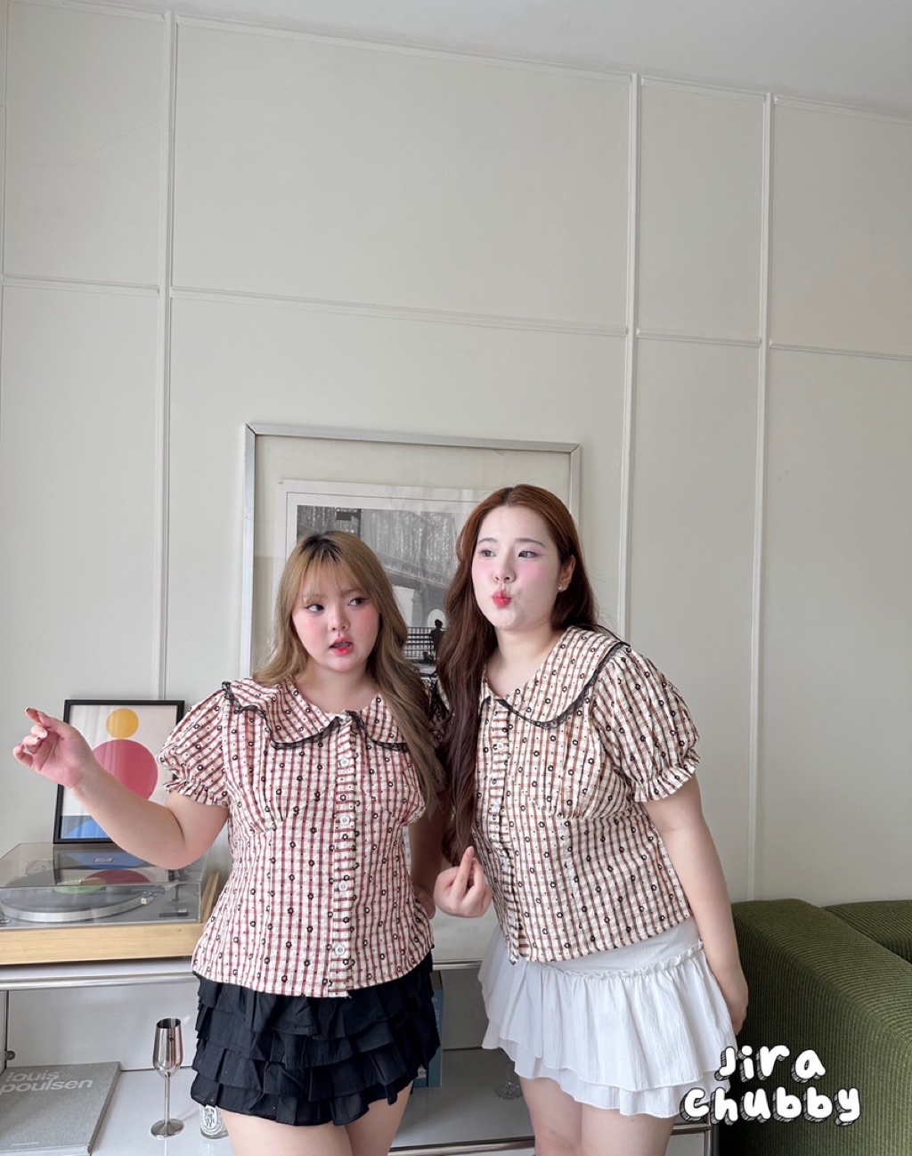 Mallory Top - เสื้อคอบัวแขนตุ๊กตาลายสก็อตดอกไม้ มีสายผูกหลัง (อก 38-50 ...