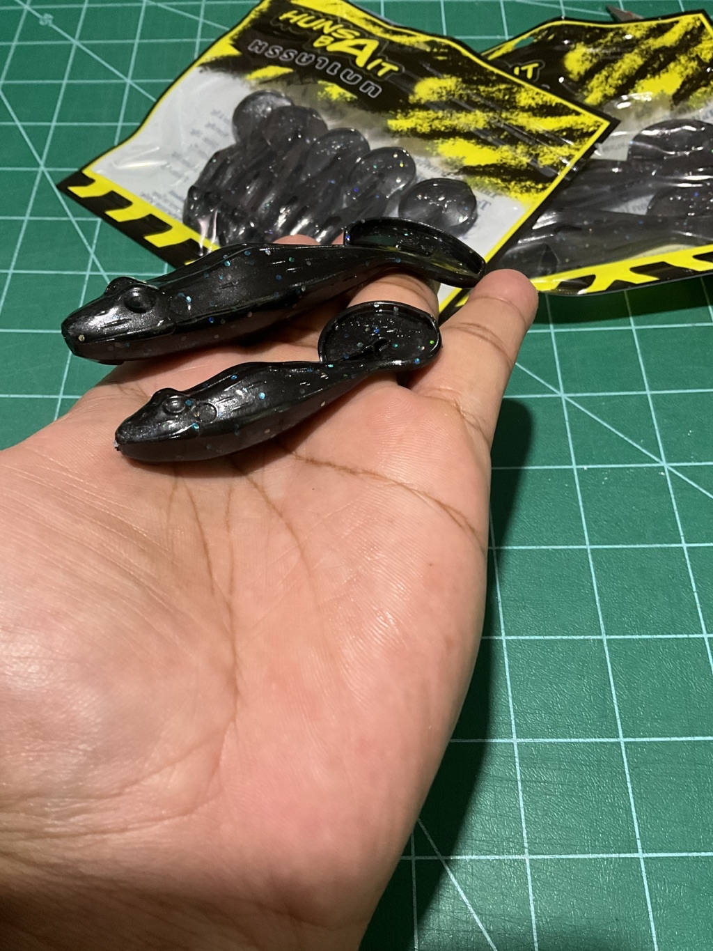 เหยื่อยาง ตกปลาช่อน Tailfrog mini 6.5cm 7.3กรัม 1ซอง6ตัว พร้อมตัวเบ็ด ...