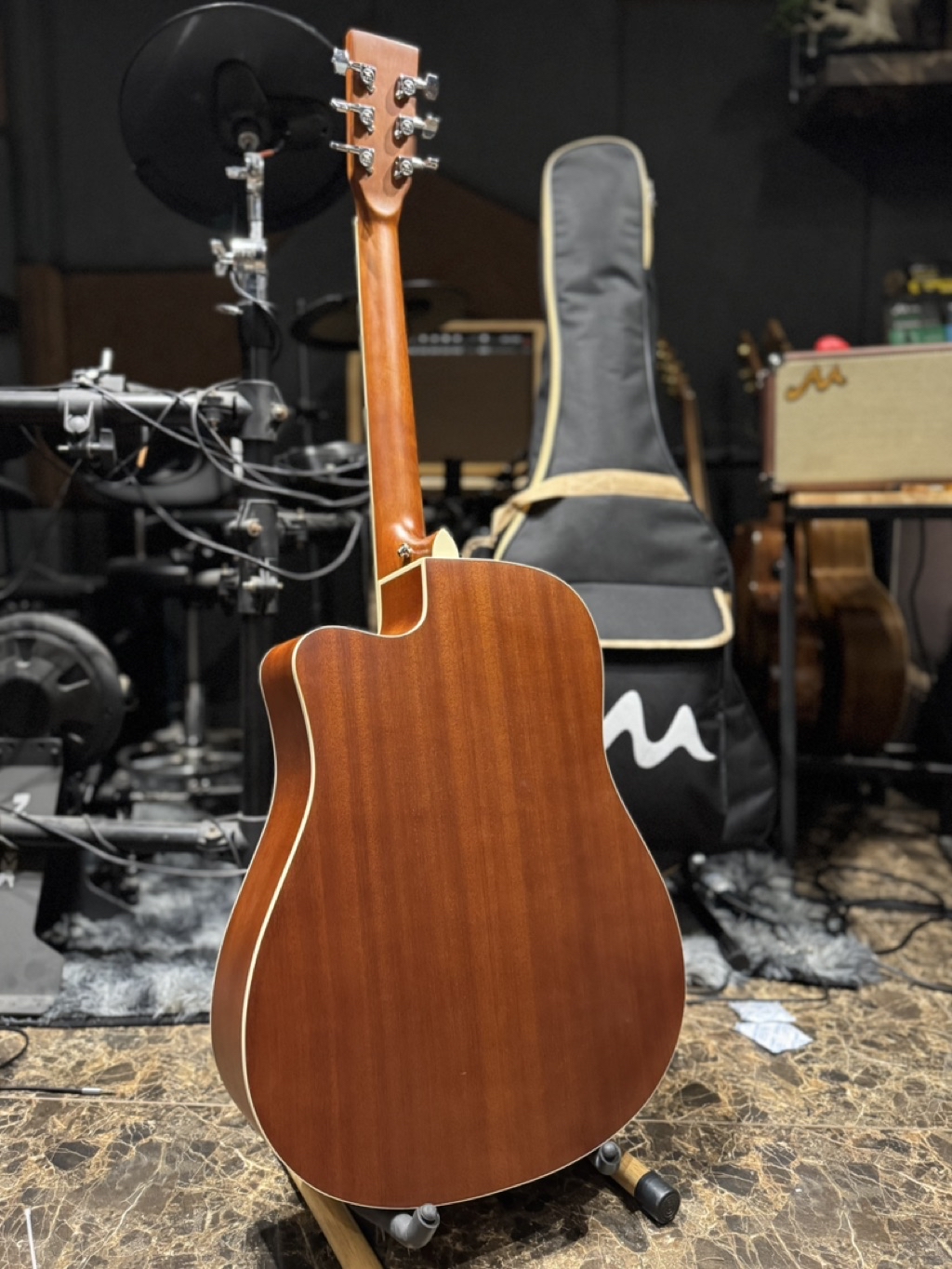 กีต้าร์โปร่งไฟฟ้าลำโพงในตัว Most M-08 top solid + Most M-4pro จากโรงงาน ...