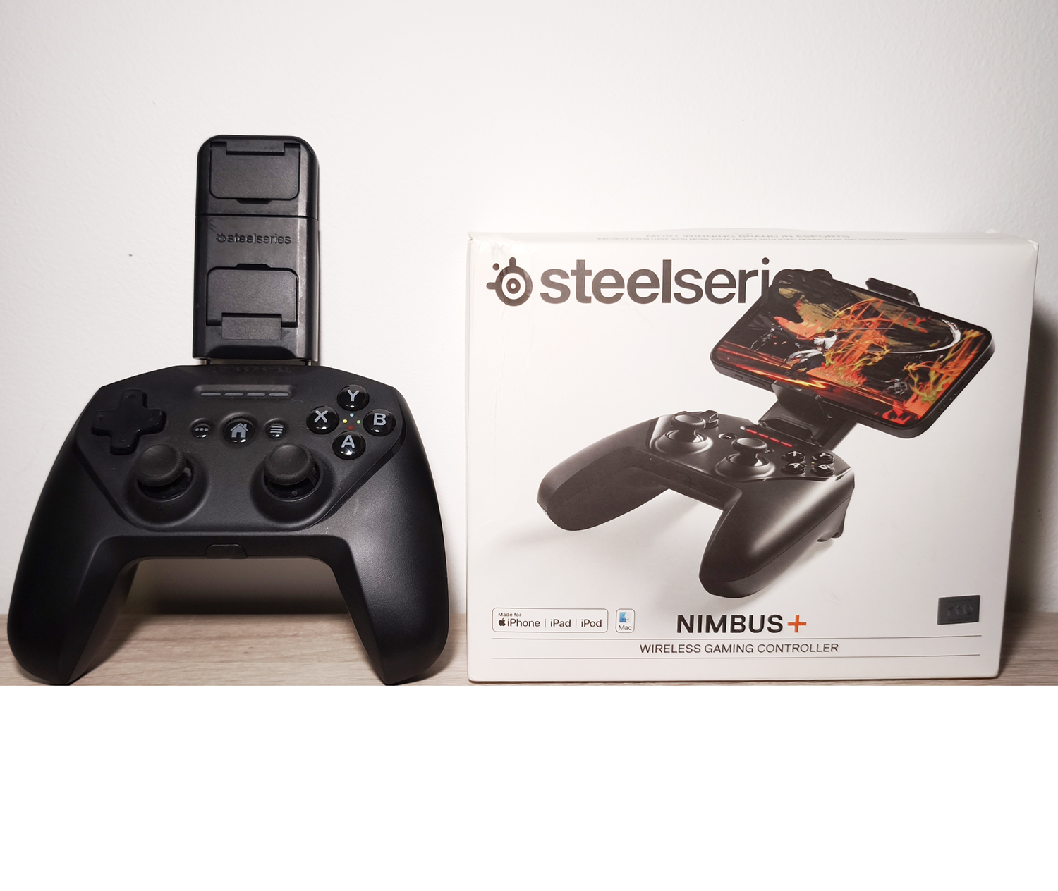 จอยเล่นเกมส์มือถือ SteelSeries Nimbus+ จอยเกมไร้สายสำหรับ iPhone / iPad ...