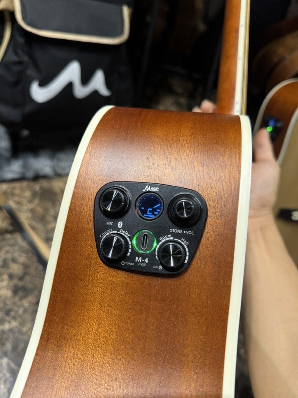กีต้าร์โปร่งไฟฟ้าลำโพงในตัว Most M-08 top solid + Most M-4pro จากโรงงาน ...