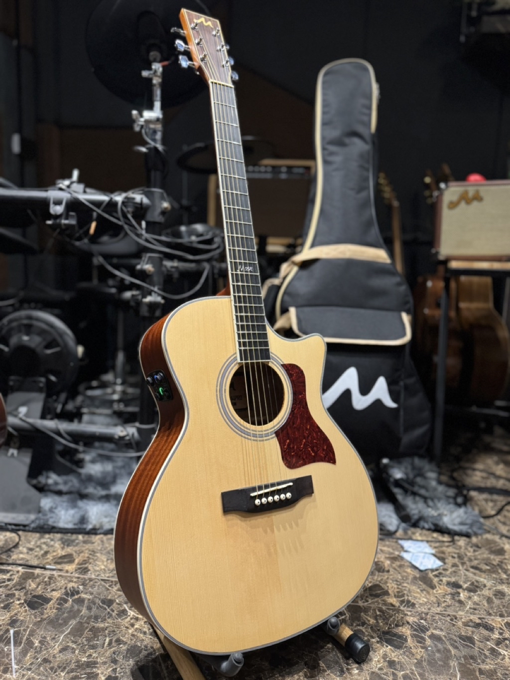 กีต้าร์โปร่งไฟฟ้าลำโพงในตัว Most M-08 top solid + Most M-4pro จากโรงงาน ...