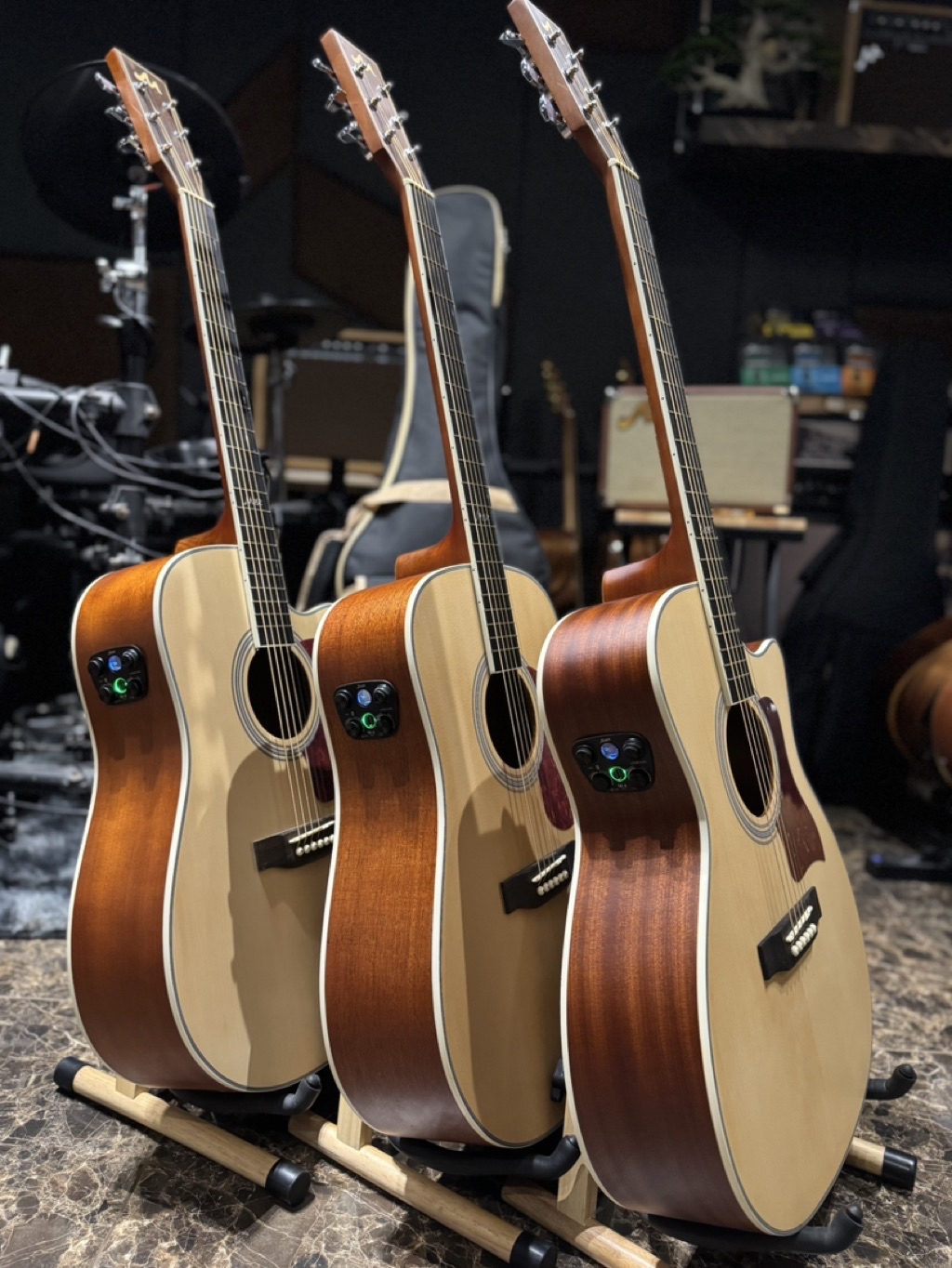 กีต้าร์โปร่งไฟฟ้าลำโพงในตัว Most M-08 top solid + Most M-4pro จากโรงงาน ...