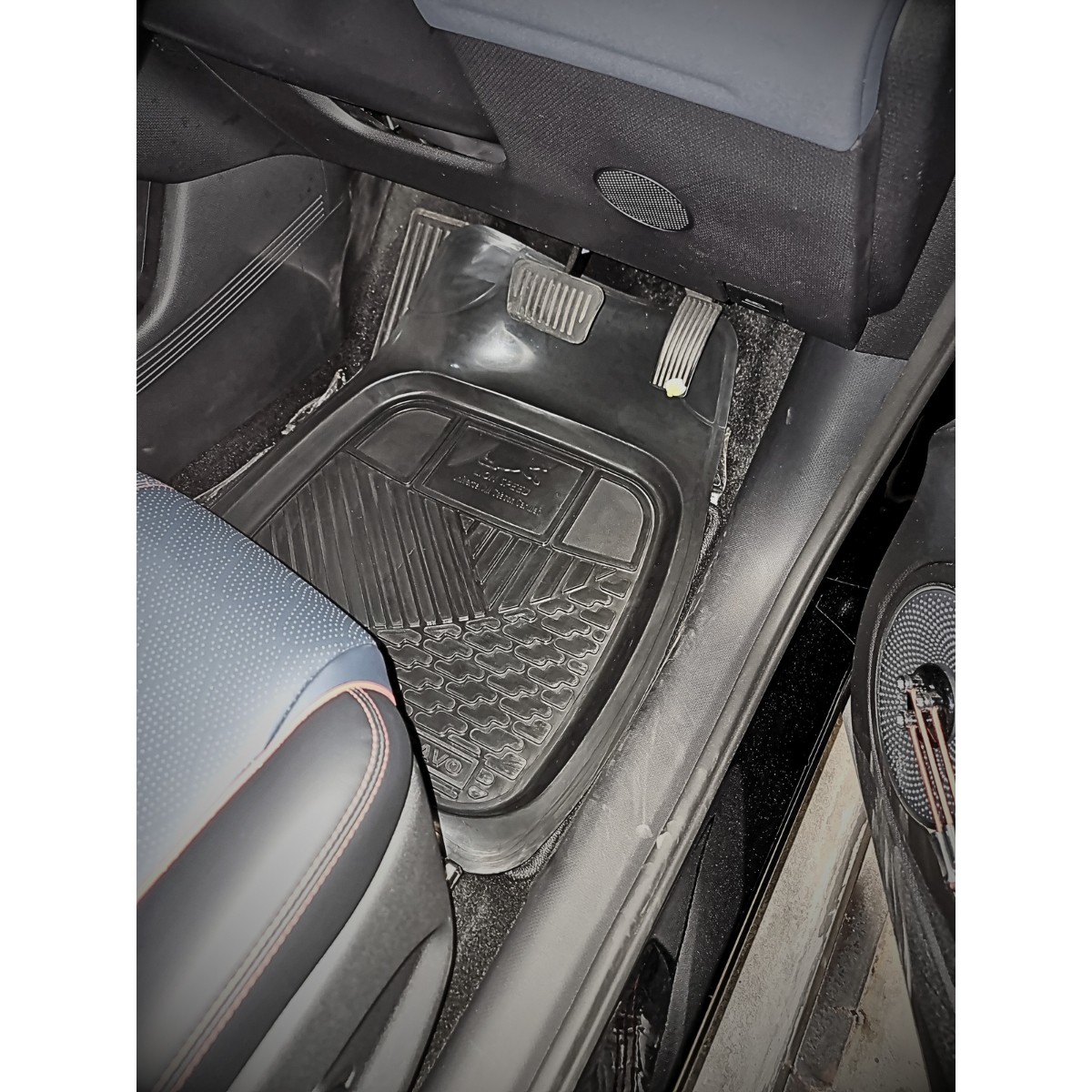 LEOMAX PVC ปูพื้นรถยนต์ พรมปูพื้นรถยนต์ แผ่นปูพื้นรถยนต์ BRAVO-HYBRID หน้าเดี่ยว คู่ ชุด 4 - 5 ...