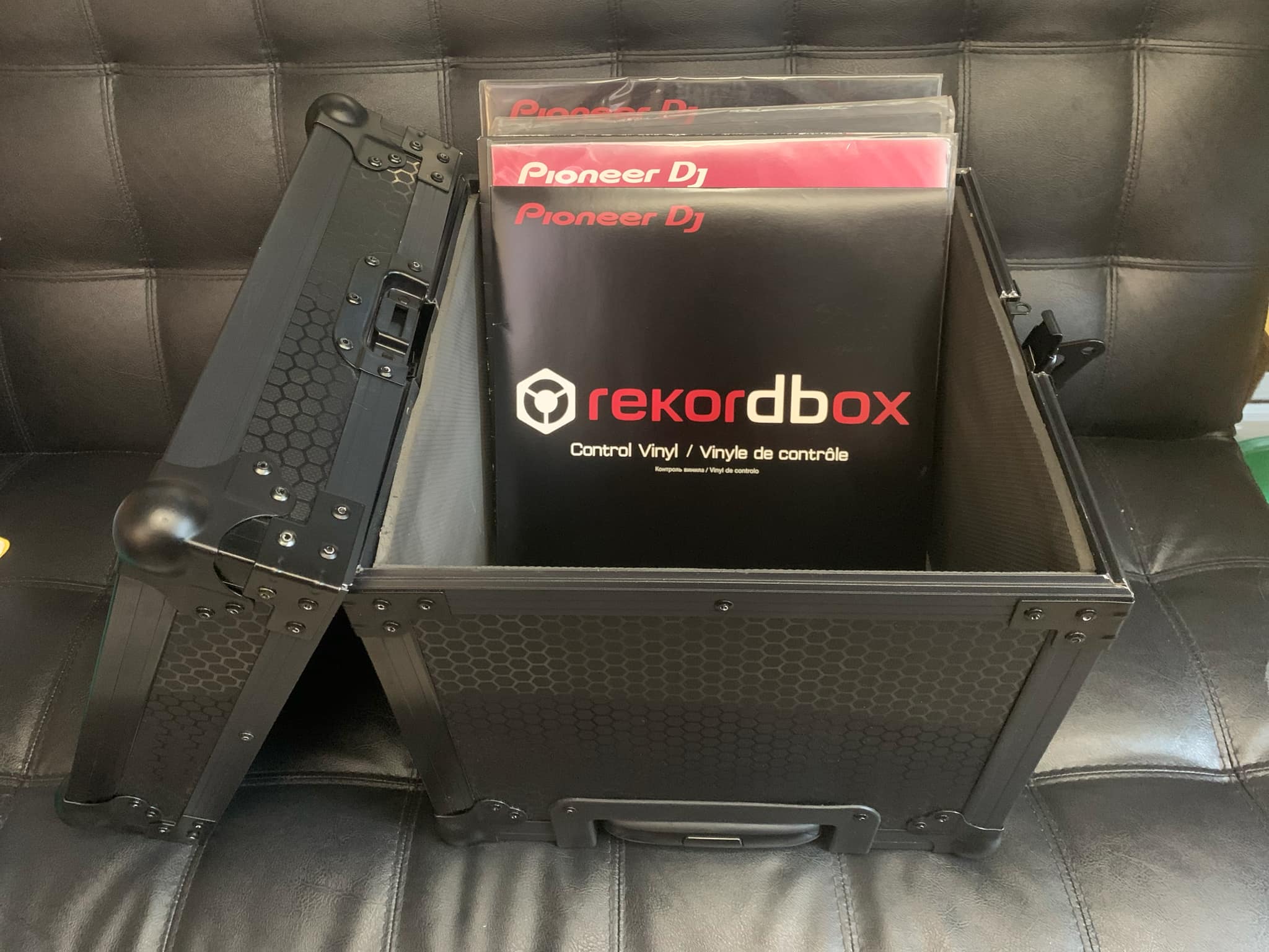 Vinyl Flight Case กล่องสำหรับใส่แผ่นเสียงไวนิล มีล้อลากสำหรับเคลื่อน ...