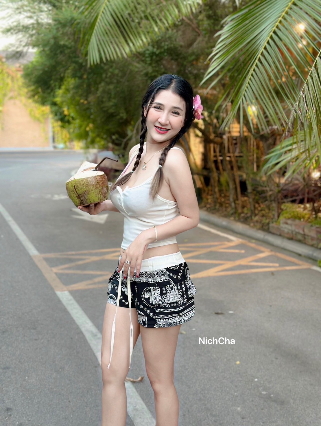 ์Nicha Set2ชิ้น - สายเดี่ยวกระดุมหน้า - กางเกงเอวต่ำขาสั้น มีกระเป๋า ไหมอิตาลี | Shopee Thailand