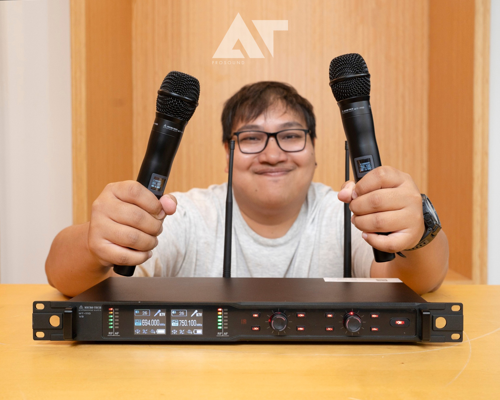 MICROTECH MT-111D V3 ไมค์ลอยคู่แบบถือ UHF ฟังก์ชันจัดเต็ม ปรับการตั้งค่าผ่านซอร์ฟแวร์ได้ AT ...