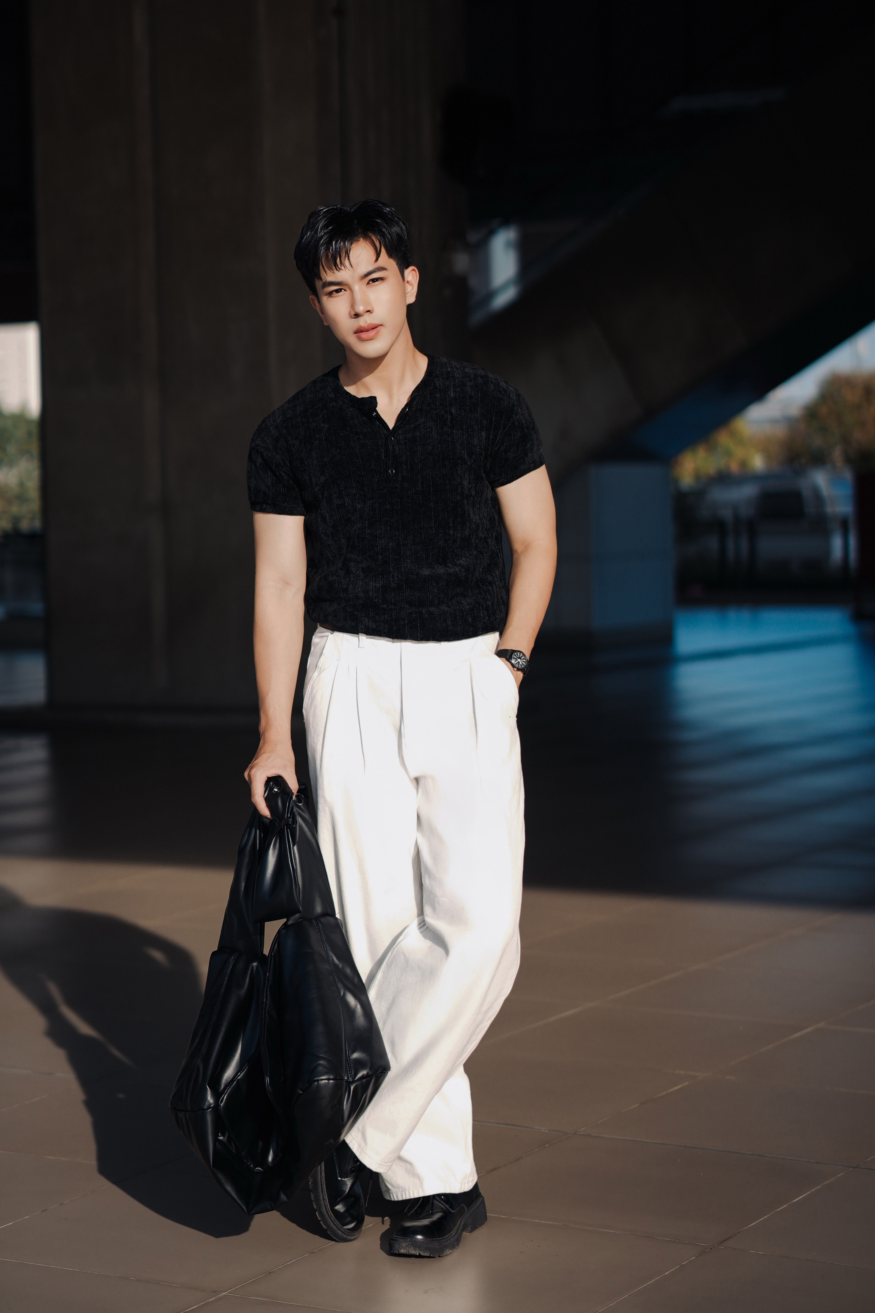 DANDY COSMO | [4สี]เสื้อผ้าทอ Muscle-Fit หุ่นล่ำ รุ่น Woven Ribbed ...