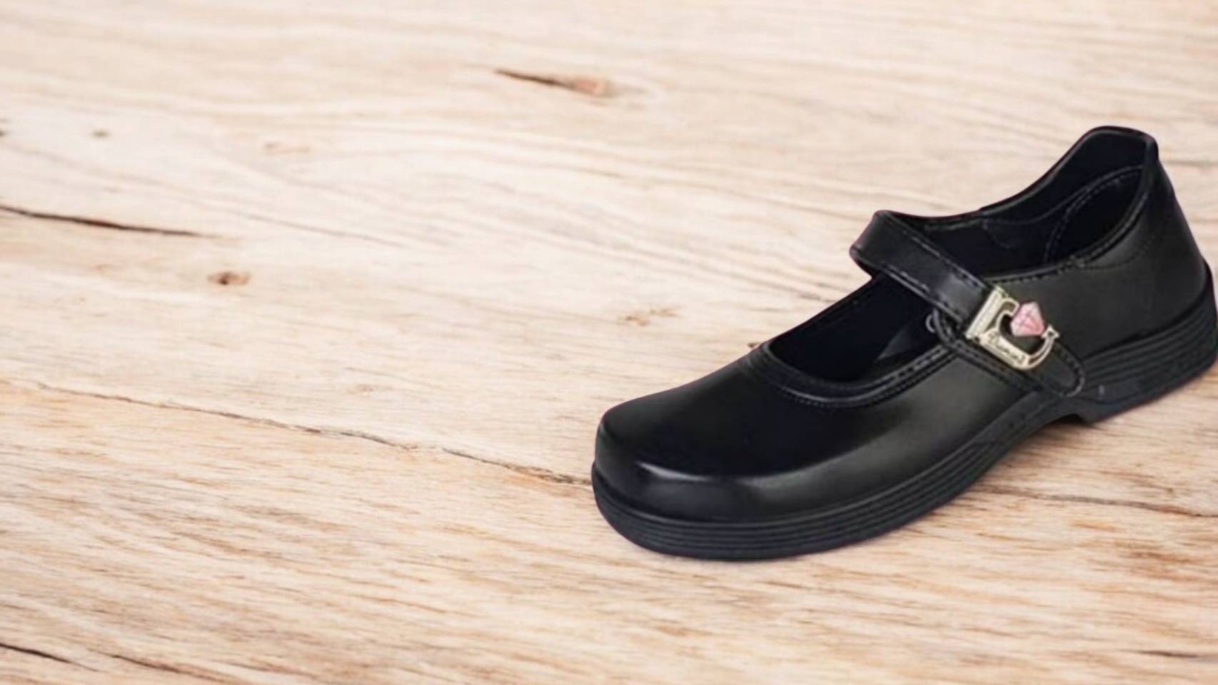 Gerry Gang รองเท้านักเรียนหญิงหนังดำ ยี่ห้อ Gerry Gang size 30-43 สีดำ ...
