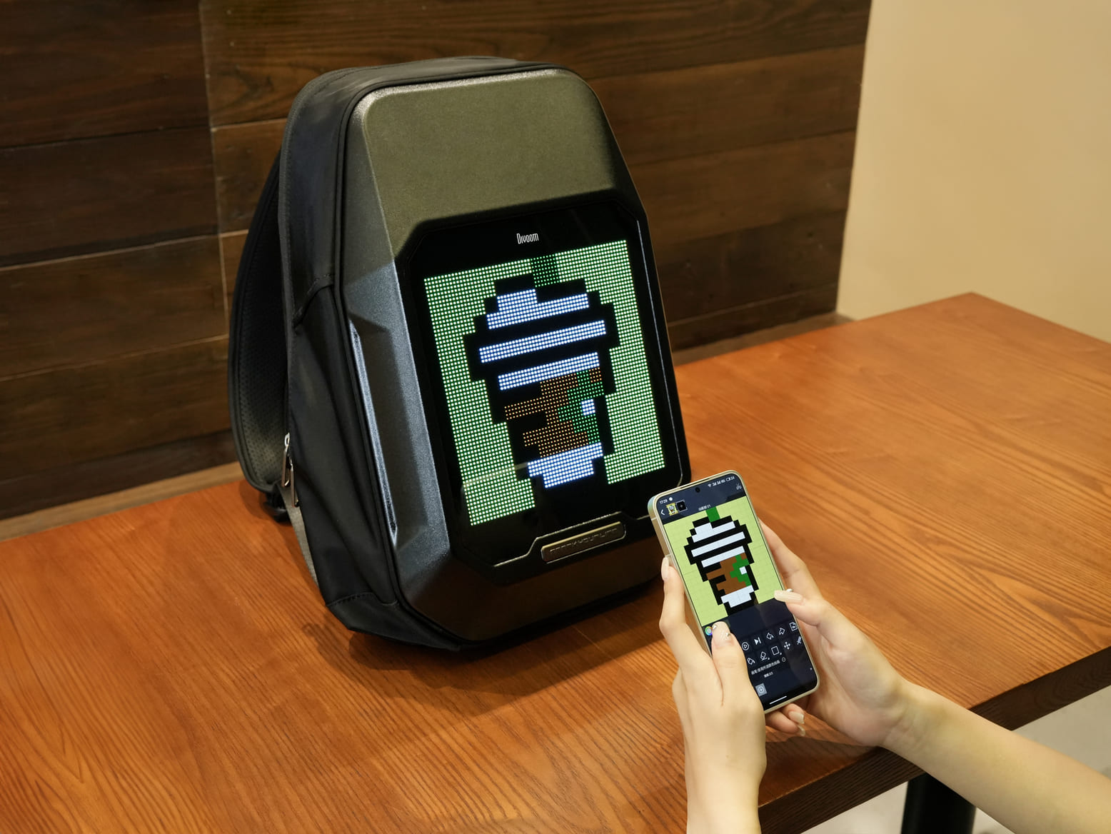 Divoom Cyberbag Pixel Art LED Backpack Black กระเป๋าเป้สะพายหลัง พร้อม ...