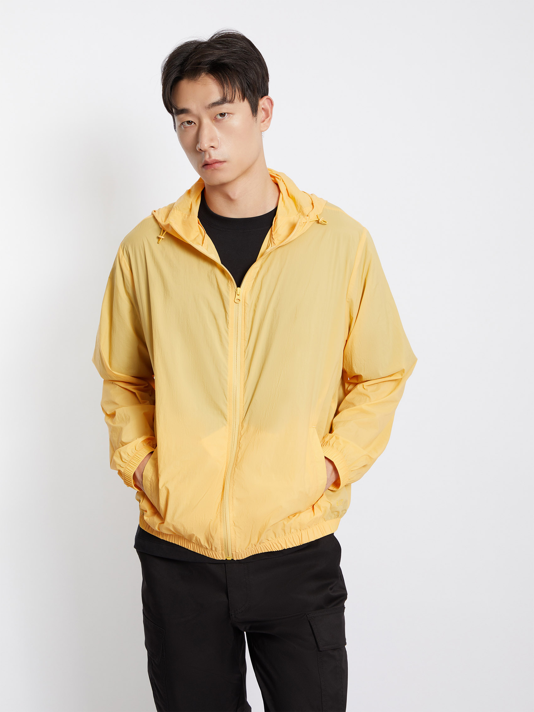 AIIZ (เอ ทู แซด) - AIIZ เสื้อแจ็กเก็ตผู้ชายมีฮู้ดพับได้ AIIZ Men's ...