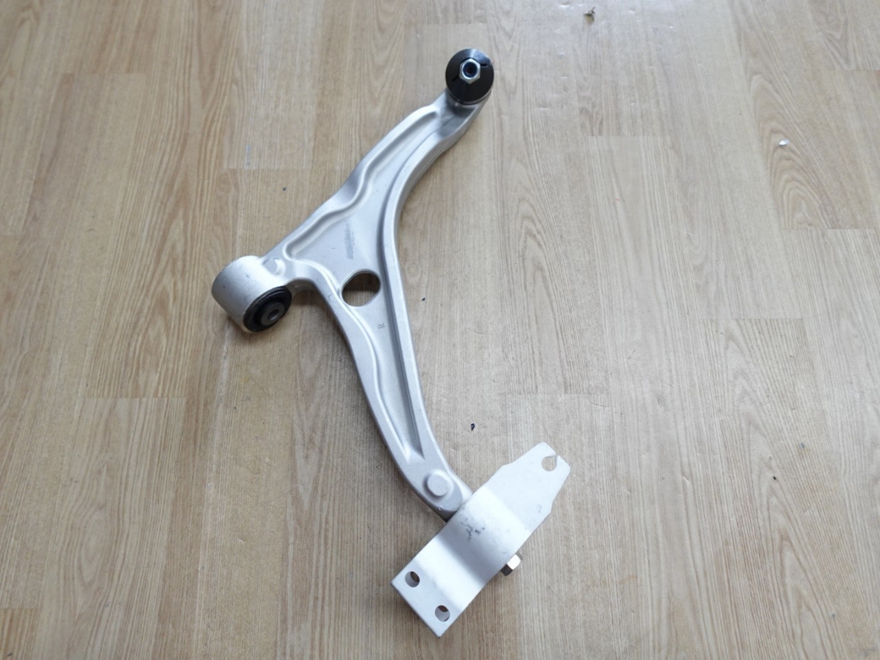 ปีกนกหน้าตัวล่าง Mercedes-Benz A-Class W177 ,CLA W118 ,GLA W257 ...