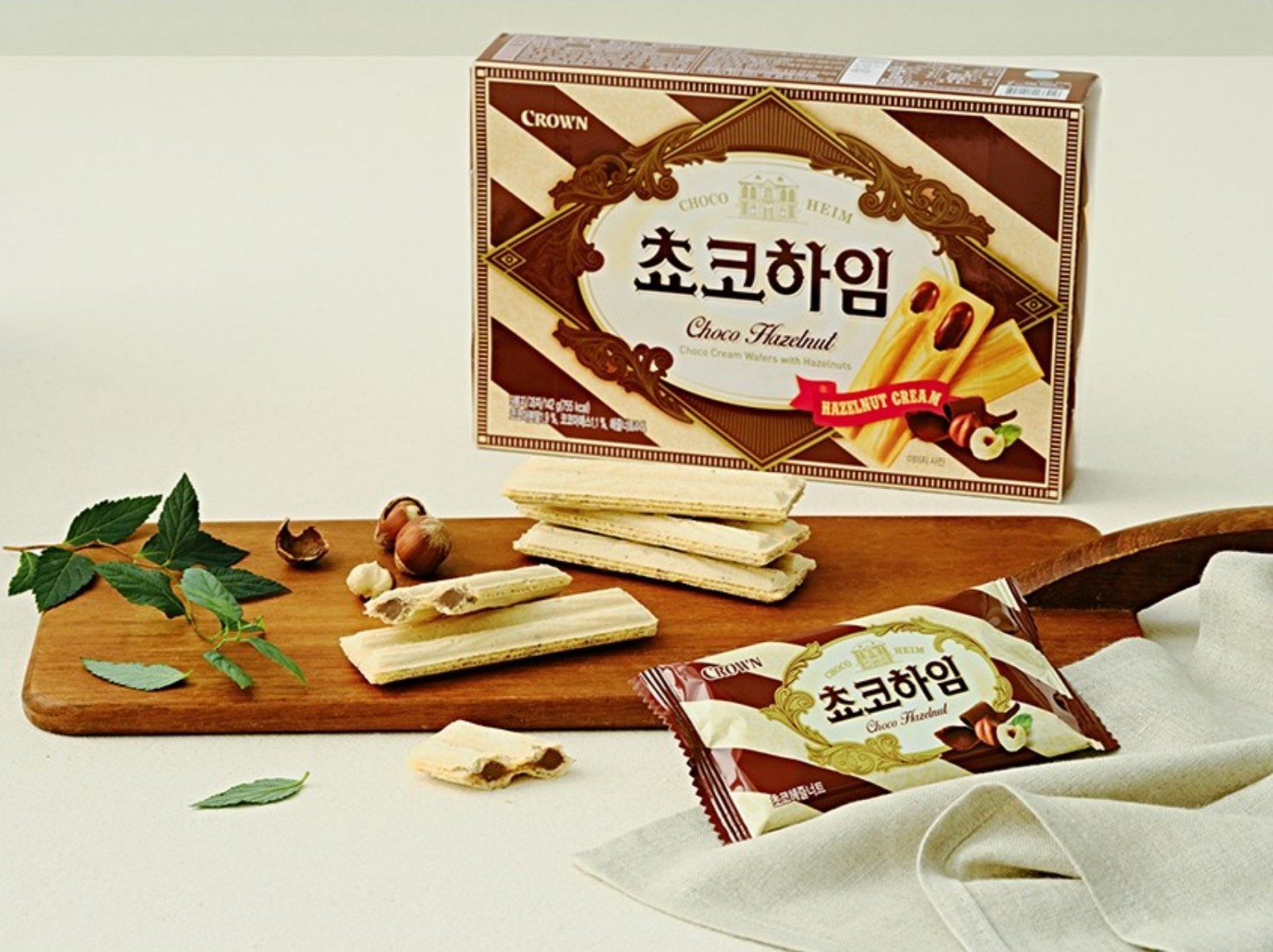 ขนมเกาหลี เวเฟอร์สอดไส้ 142g Crown White heim Chocolate heim 142g ...