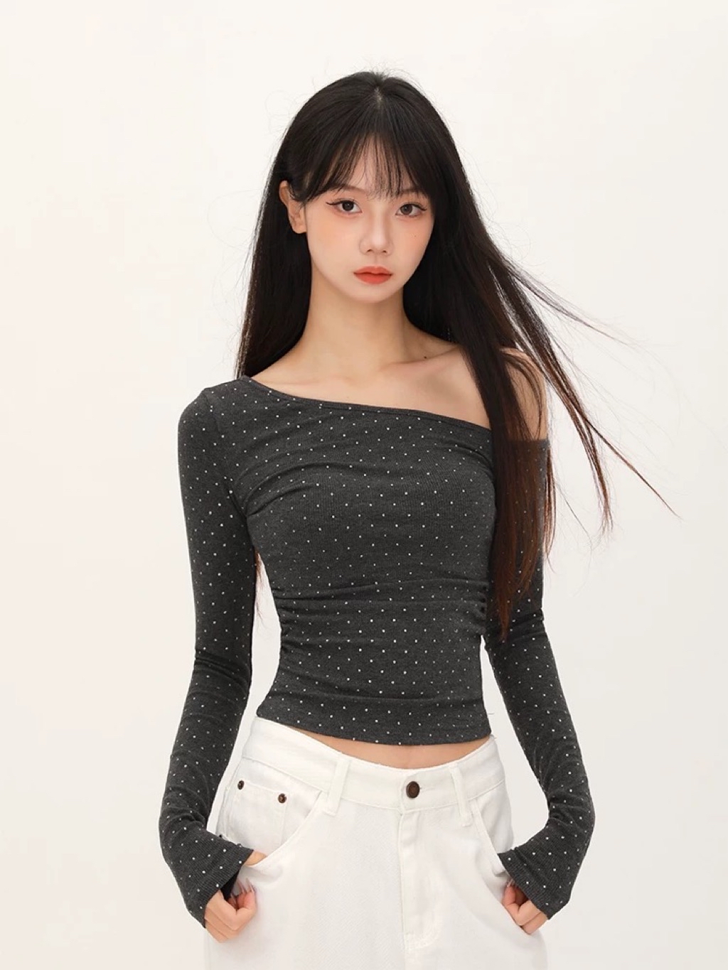 Bentoy(Q310-1)เสื้อยืดแขนยาว ปาด ไหล่ รัดรูป ติดเพชรสะท้านแสงทั้งตัว แต่งตัวง่าย ชิลชิล ดีไซน์ ...