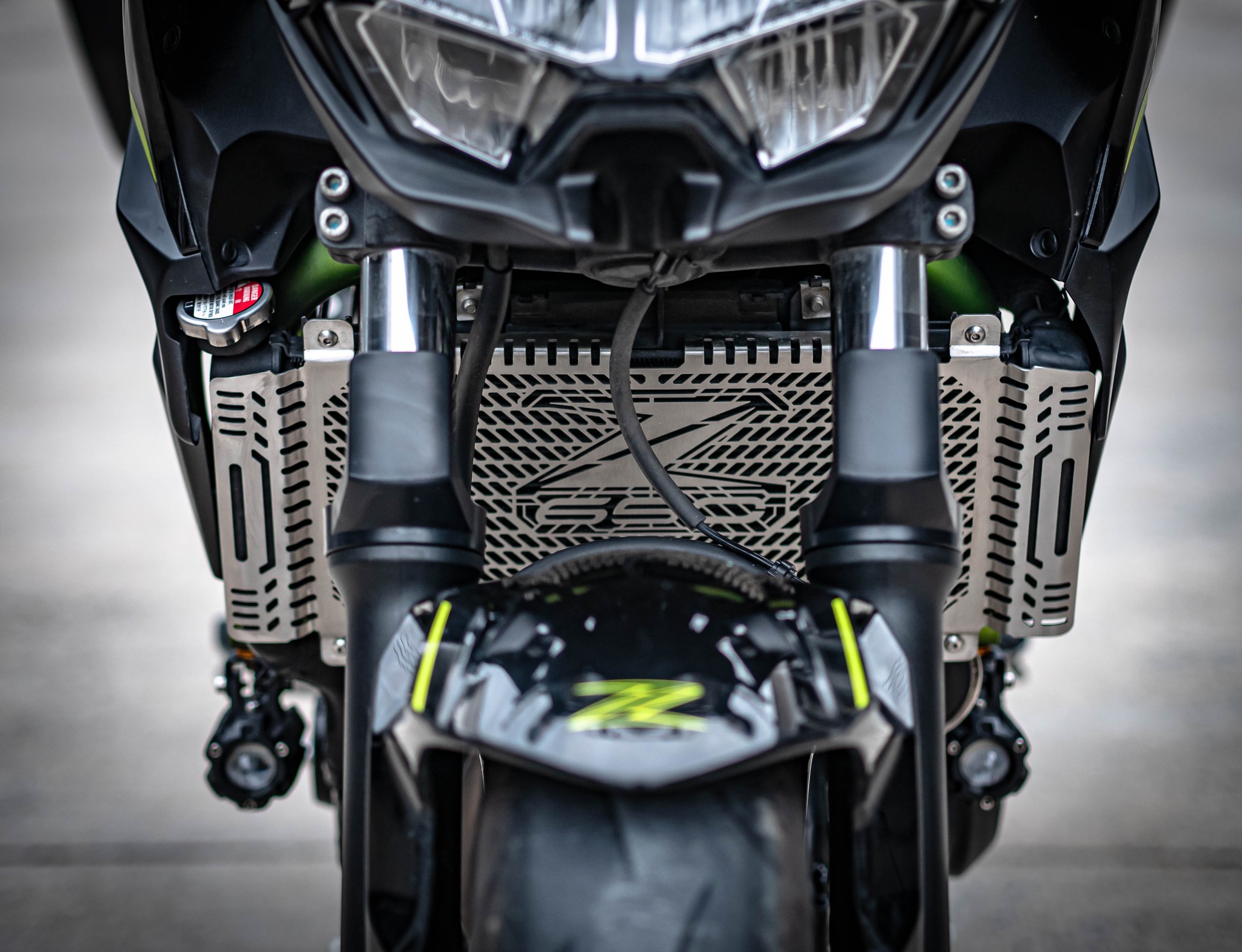 การ์ดหม้อน้ำ Were Wolf สำหรับ Kawasaki Z650 (Radiator Guard) | Shopee ...